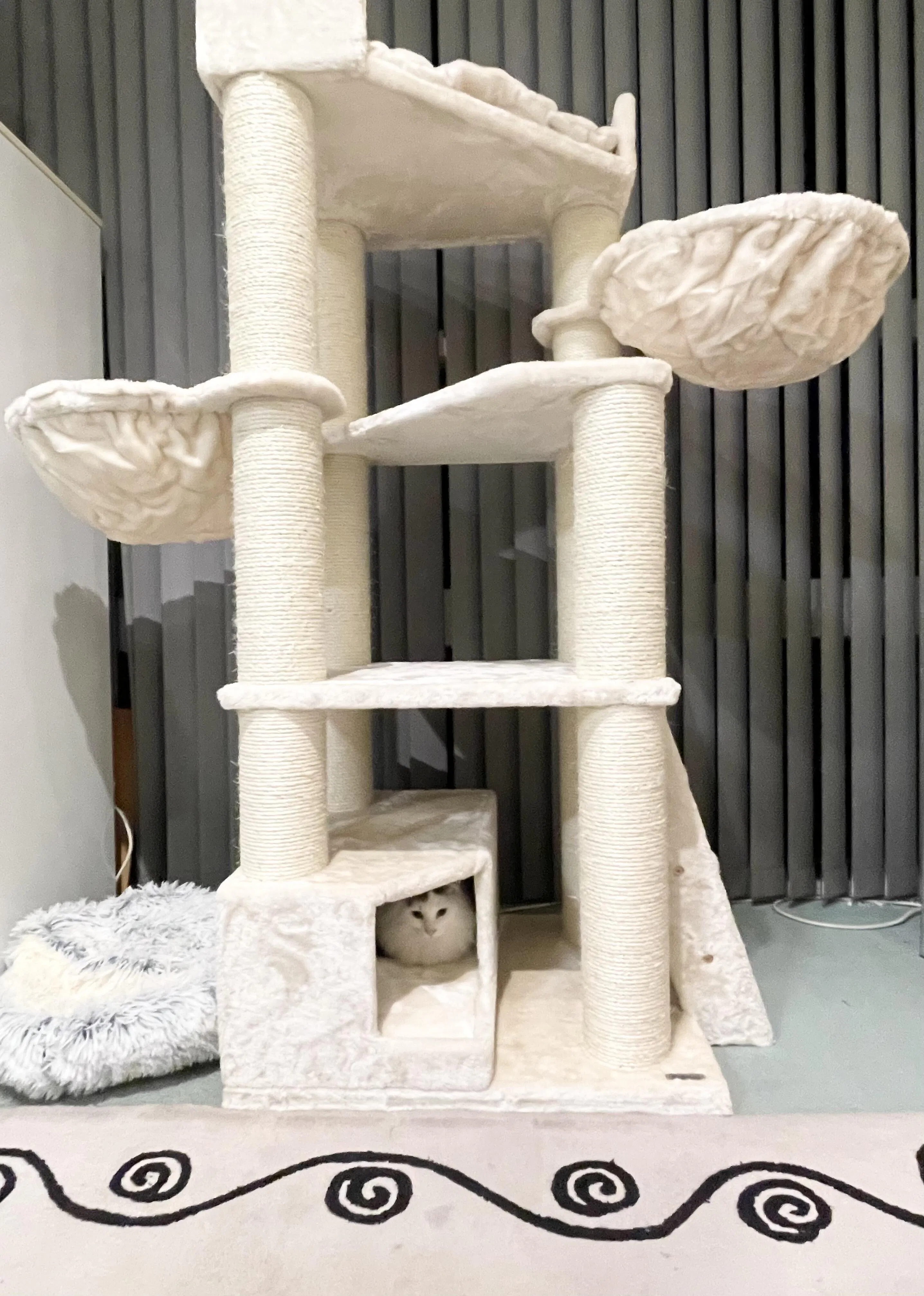 Cat Tree for large cats Corner Cat XXL (Beige) - CatTreeKing USA