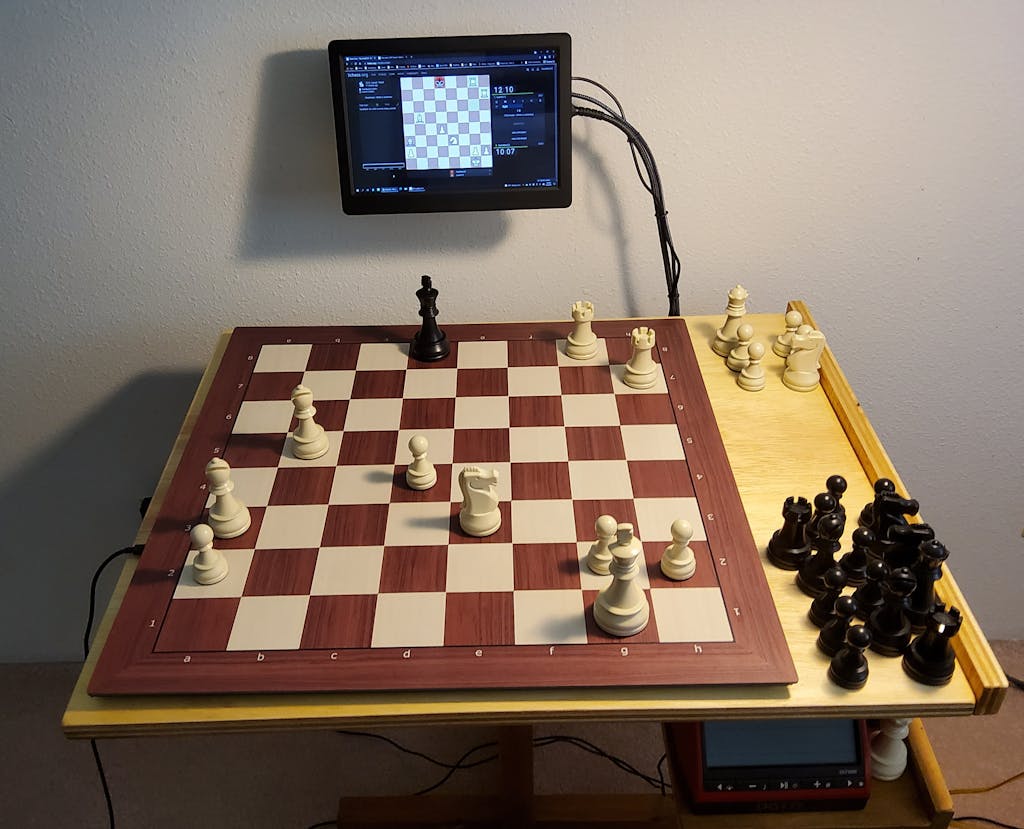 DGT Smart Board - Electronic Interface Chess Set