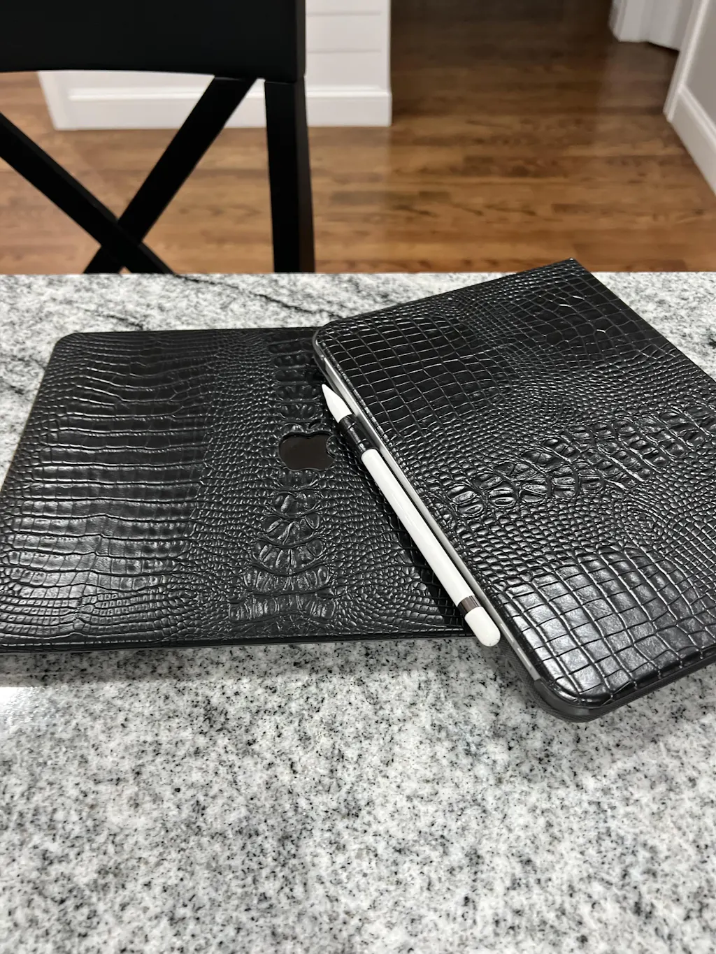 Black Faux Crocodile iPad Case – Chic Geeks