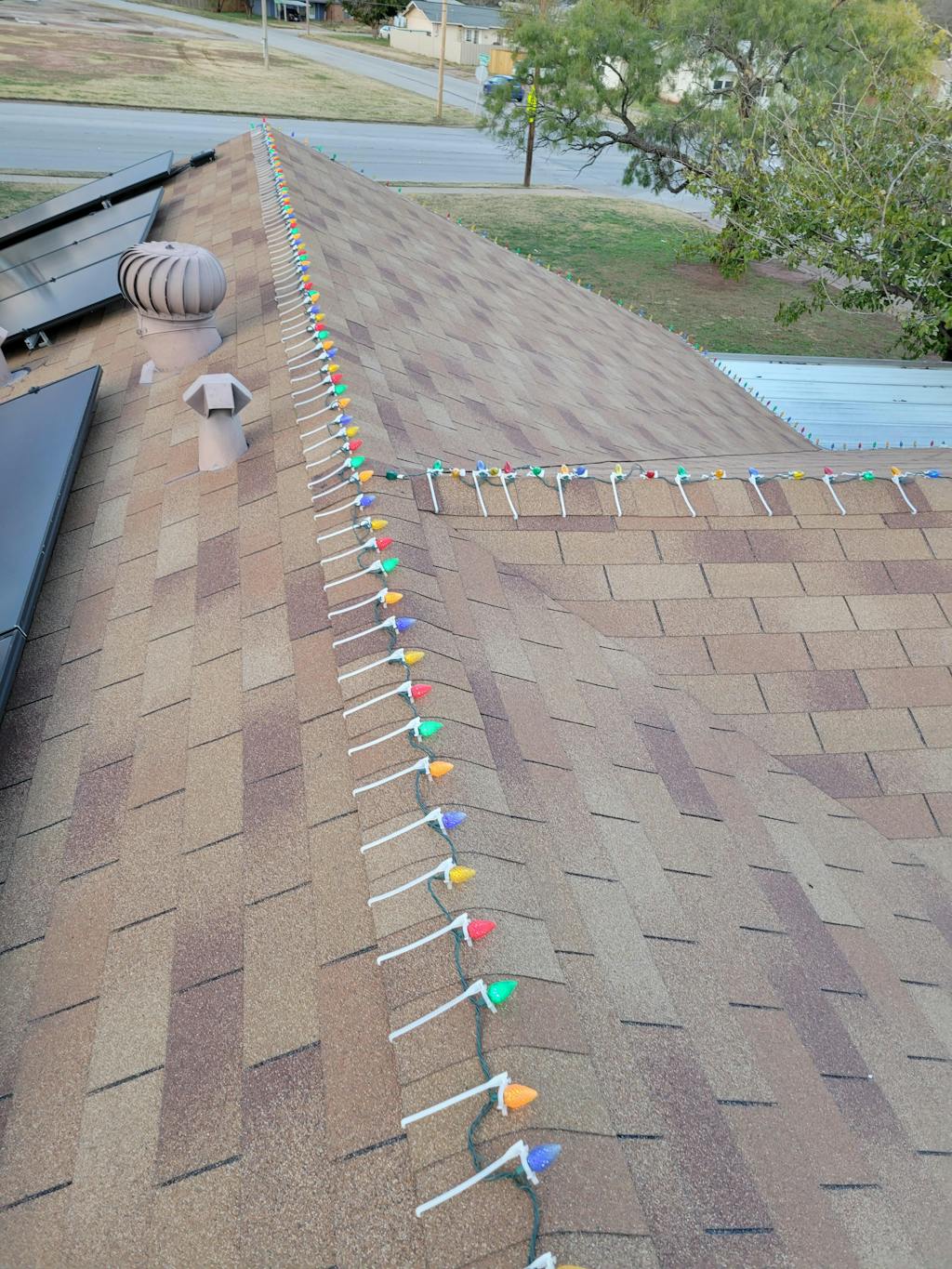 Ridge Row Roof Clips 50 Count – Christmas Light Source