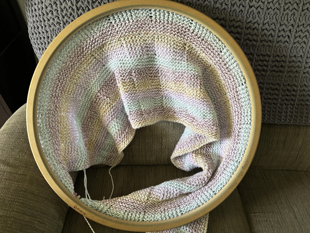 How To Loom Knit - Beginners Video Guide – CinDWood Looms