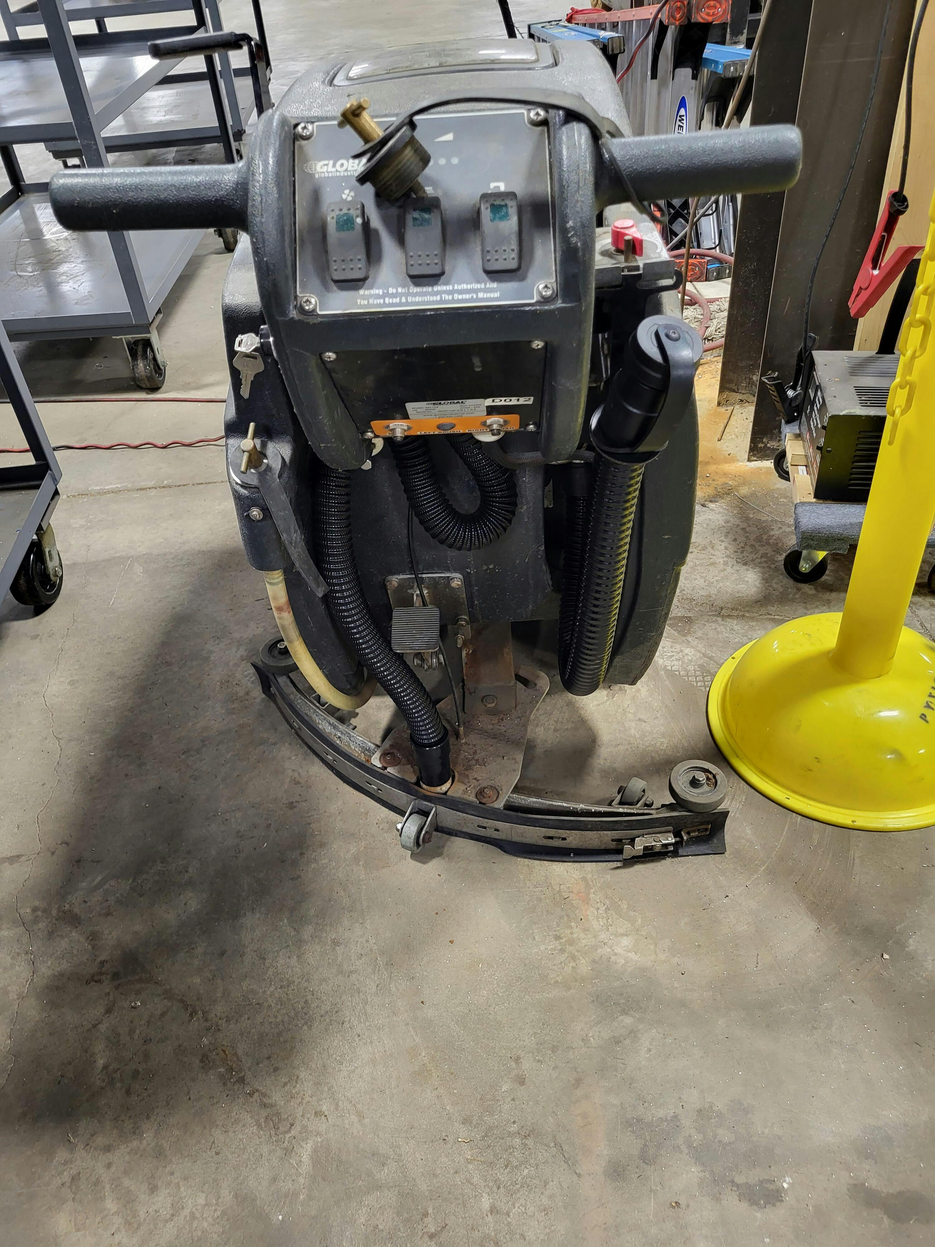 New & Used Advance SC1500 20D & REV Commercial Stand-Up Scrubber ...