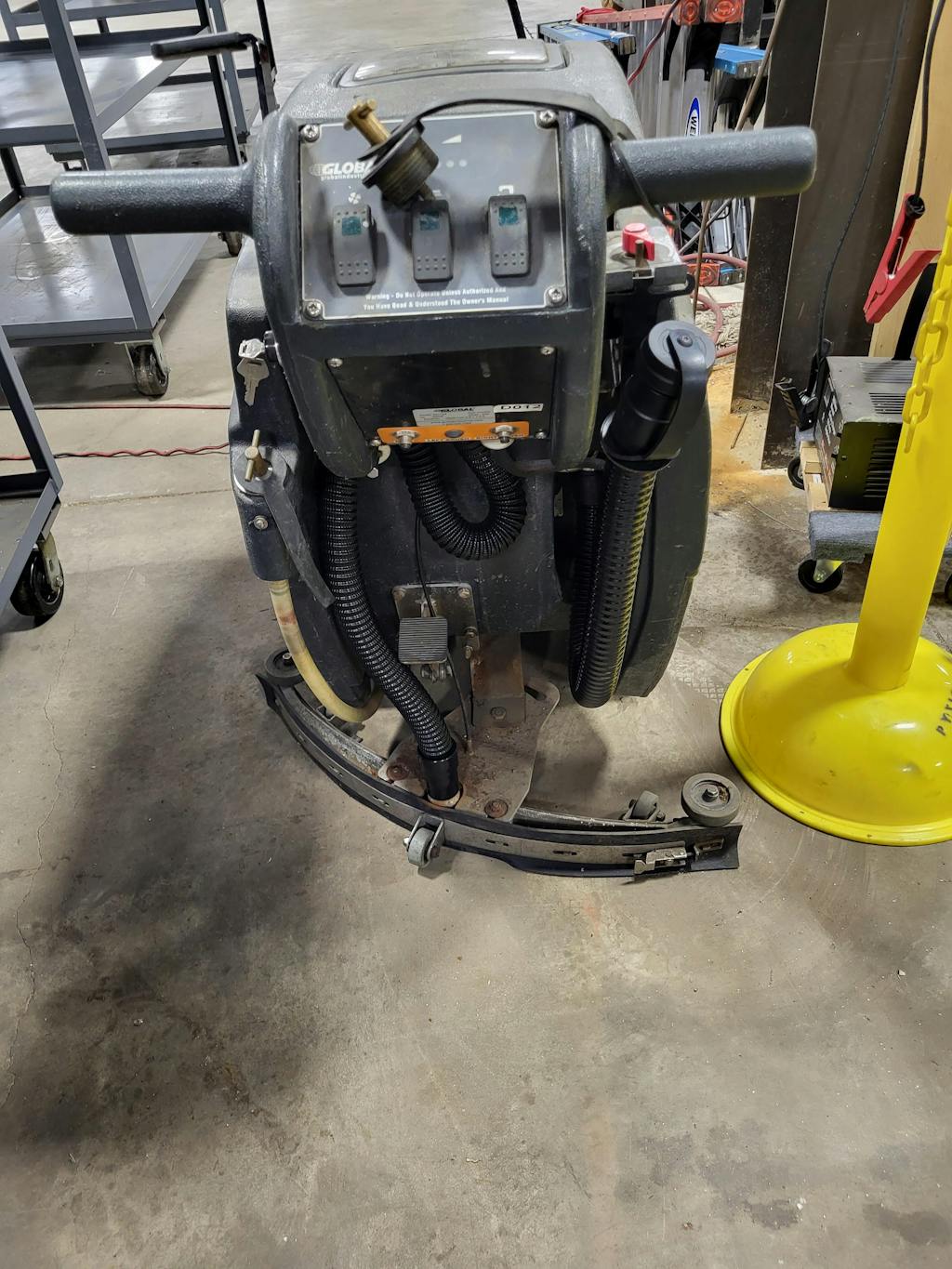 New & Used Advance SC1500 20D & REV Commercial Stand-Up Scrubber ...