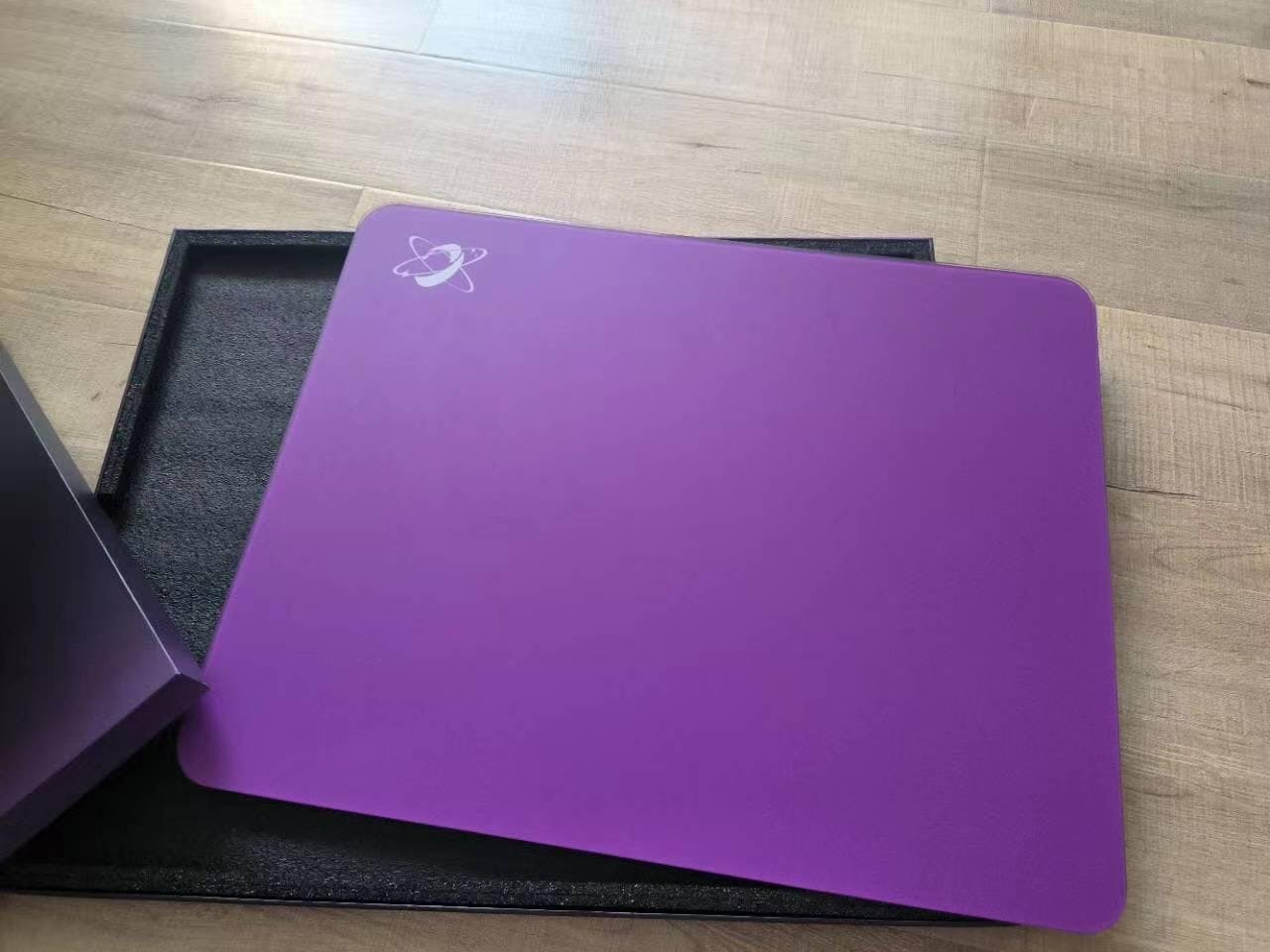 Atom Glass Mouse Pad – Enhance Your Gaming Performance | CLUSTRS