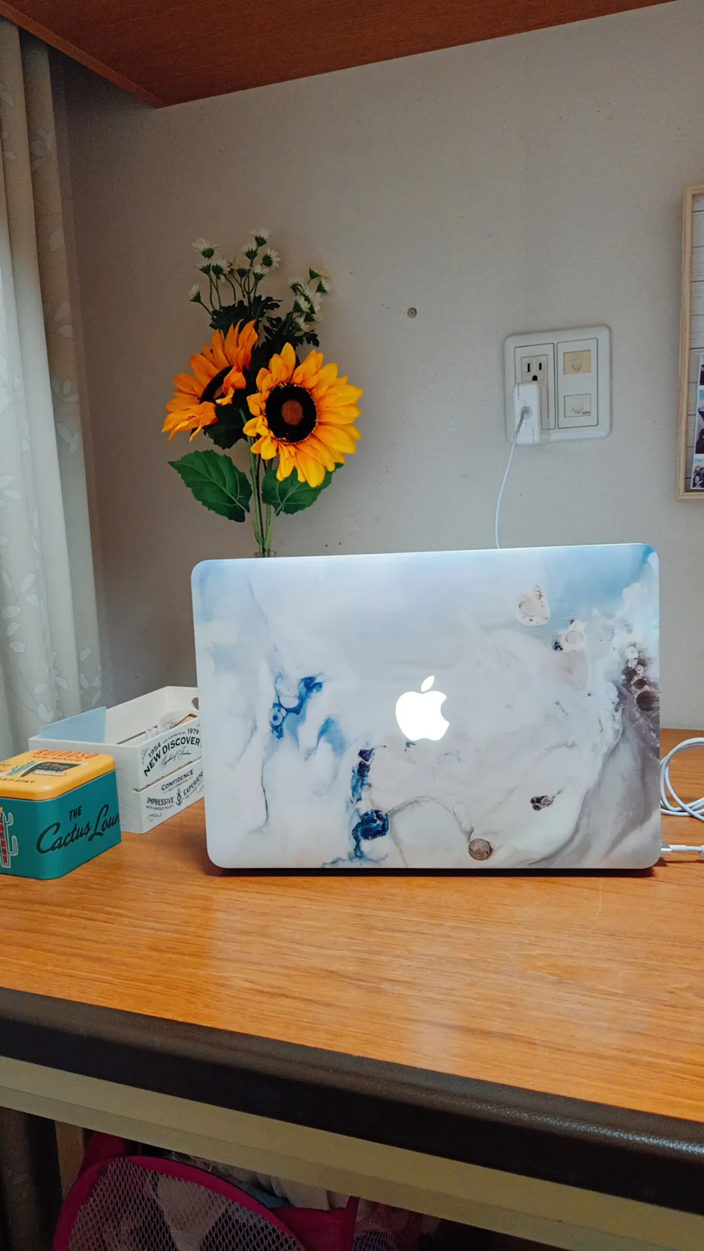 White Grid macbook air 2021 inch case from colourbanana – Colourbanana