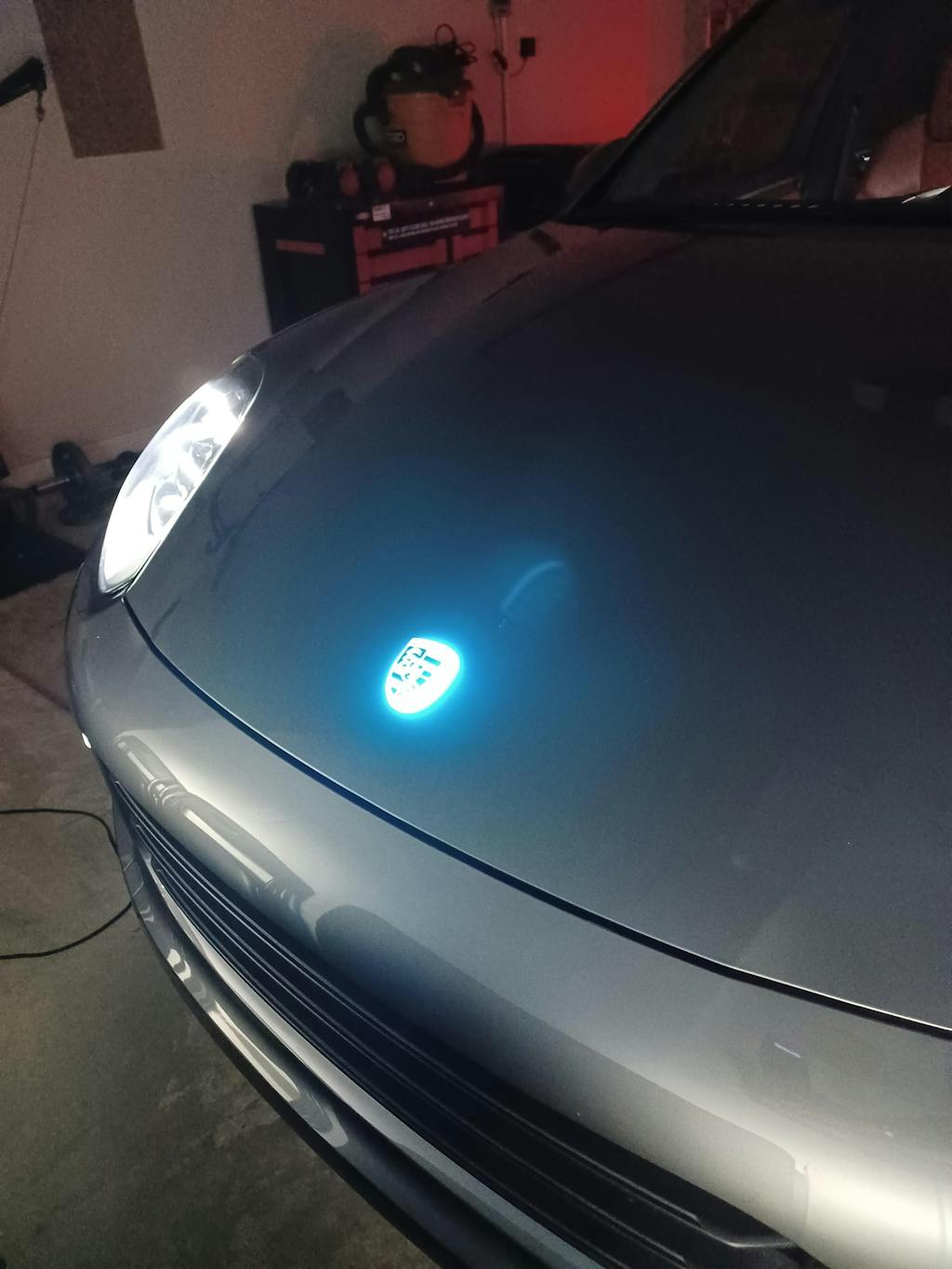 Car Grille Badge Glowing Emblem LOGO Light Customized Accessories