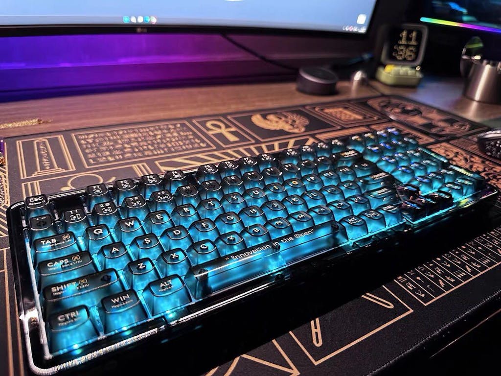 Fully Customizable RGB Aesthetic Mechanical Keyboard - Cool Gadget
