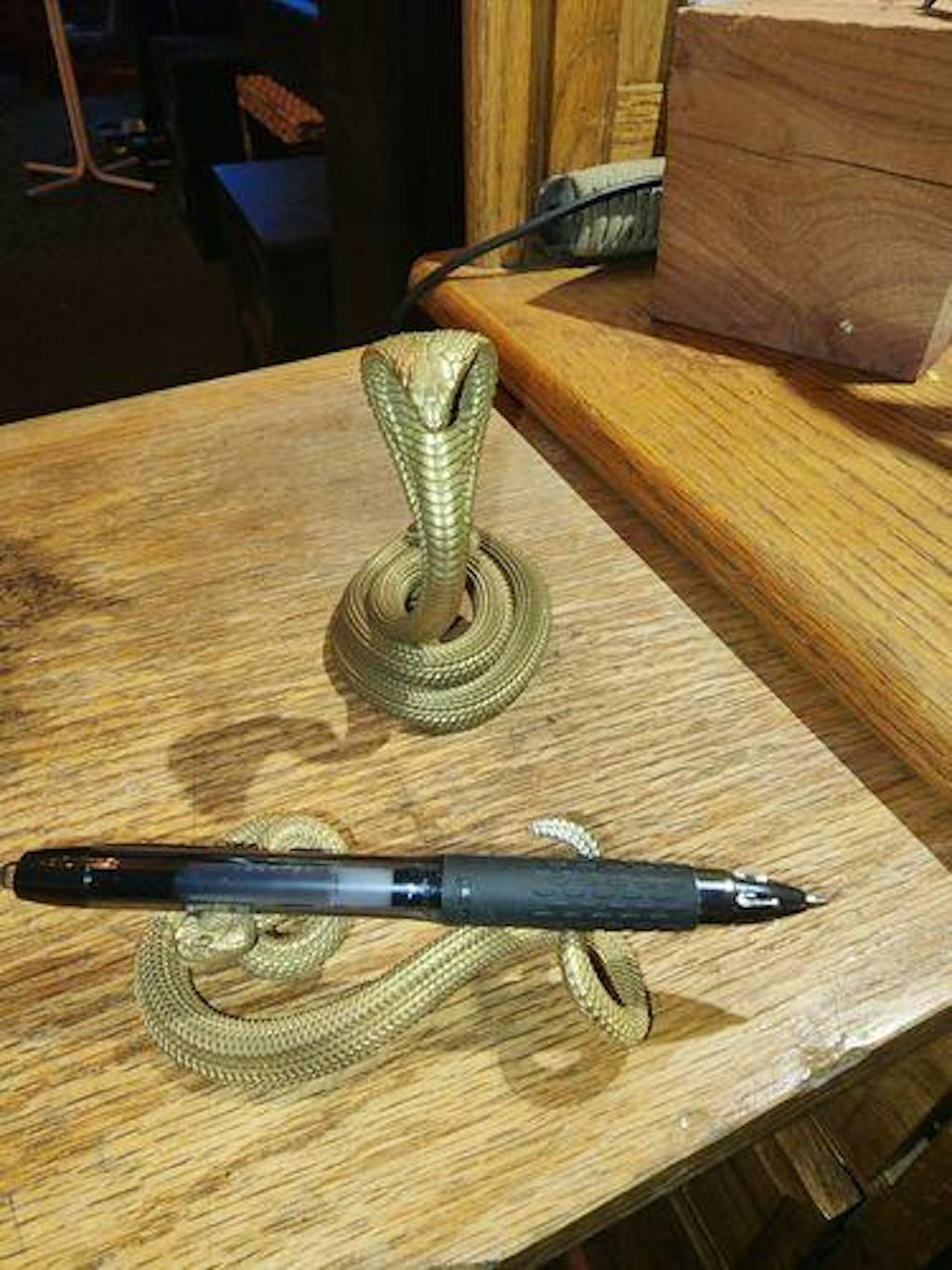 Unique Cobra Phone Stand | Brass Desk Decoration – COPPERTIST.WU