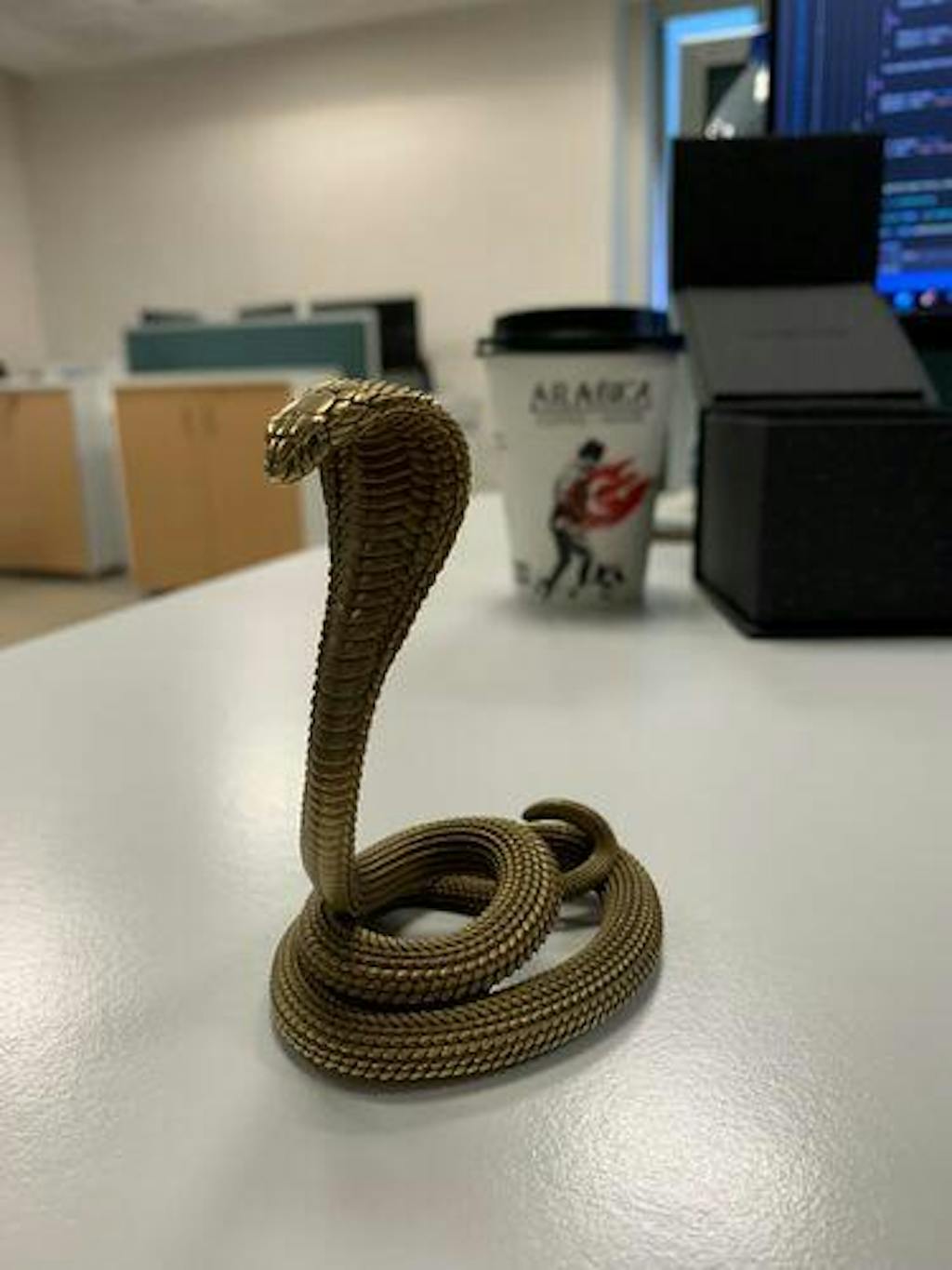 Unique Cobra Phone Stand | Brass Desk Decoration – COPPERTIST.WU