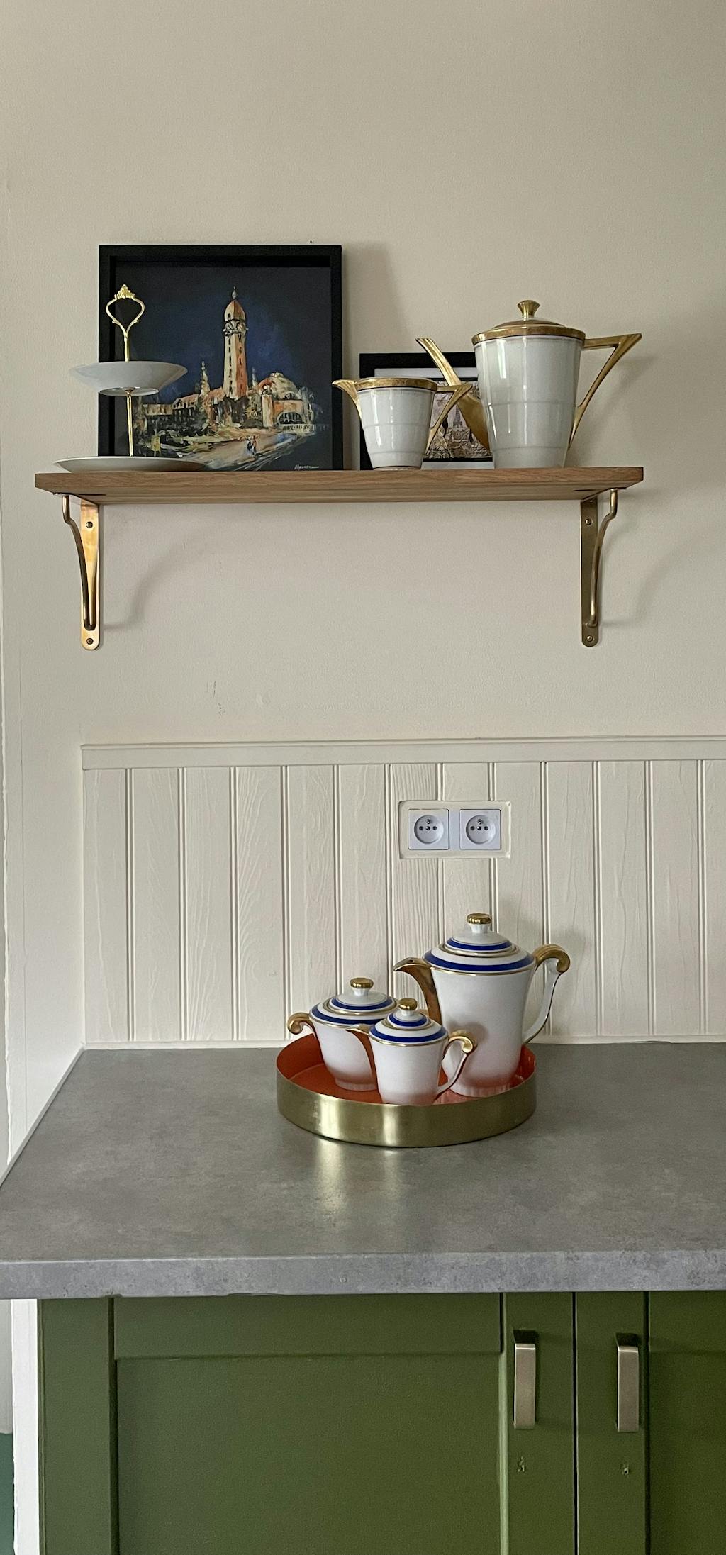 Kilburn Shelf Bracket 200mm - Antique Brass – Corston