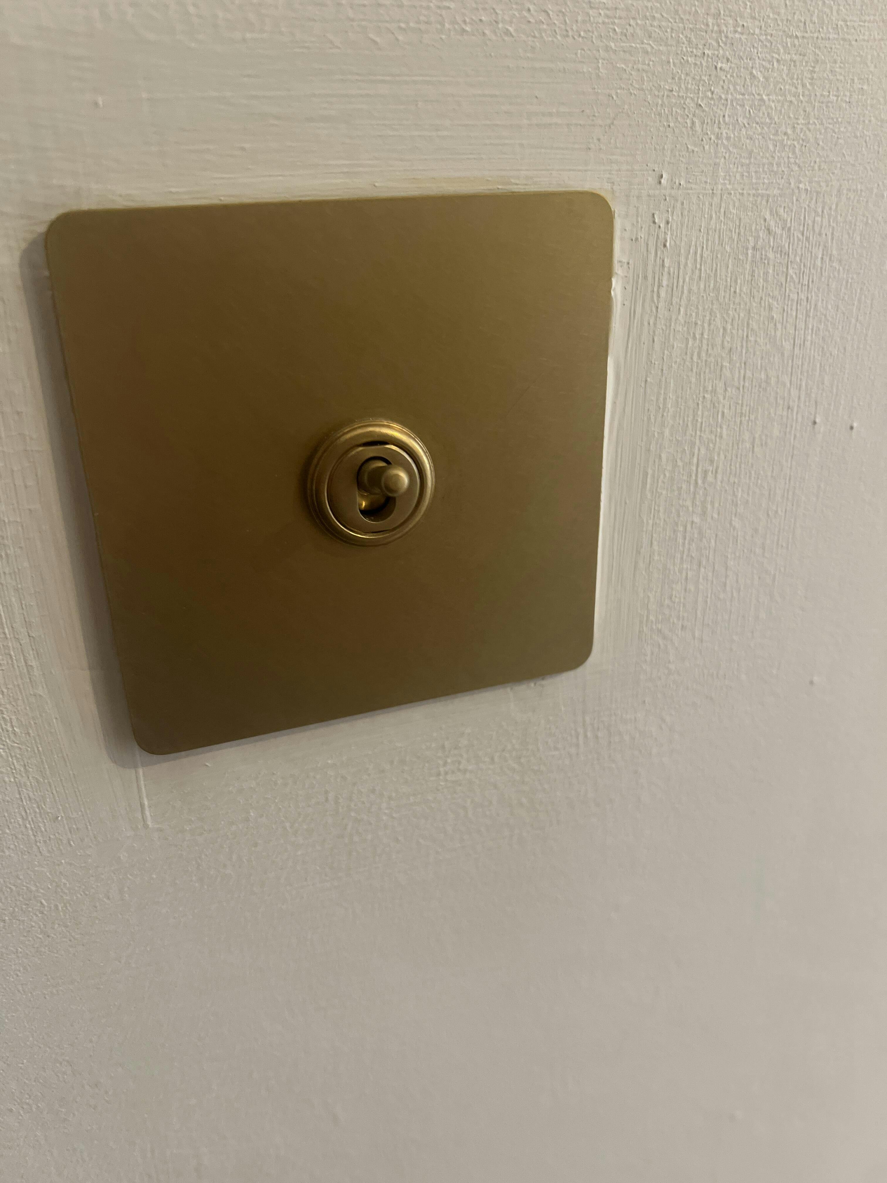 Antique Brass Single Toggle Light Switch – Corston