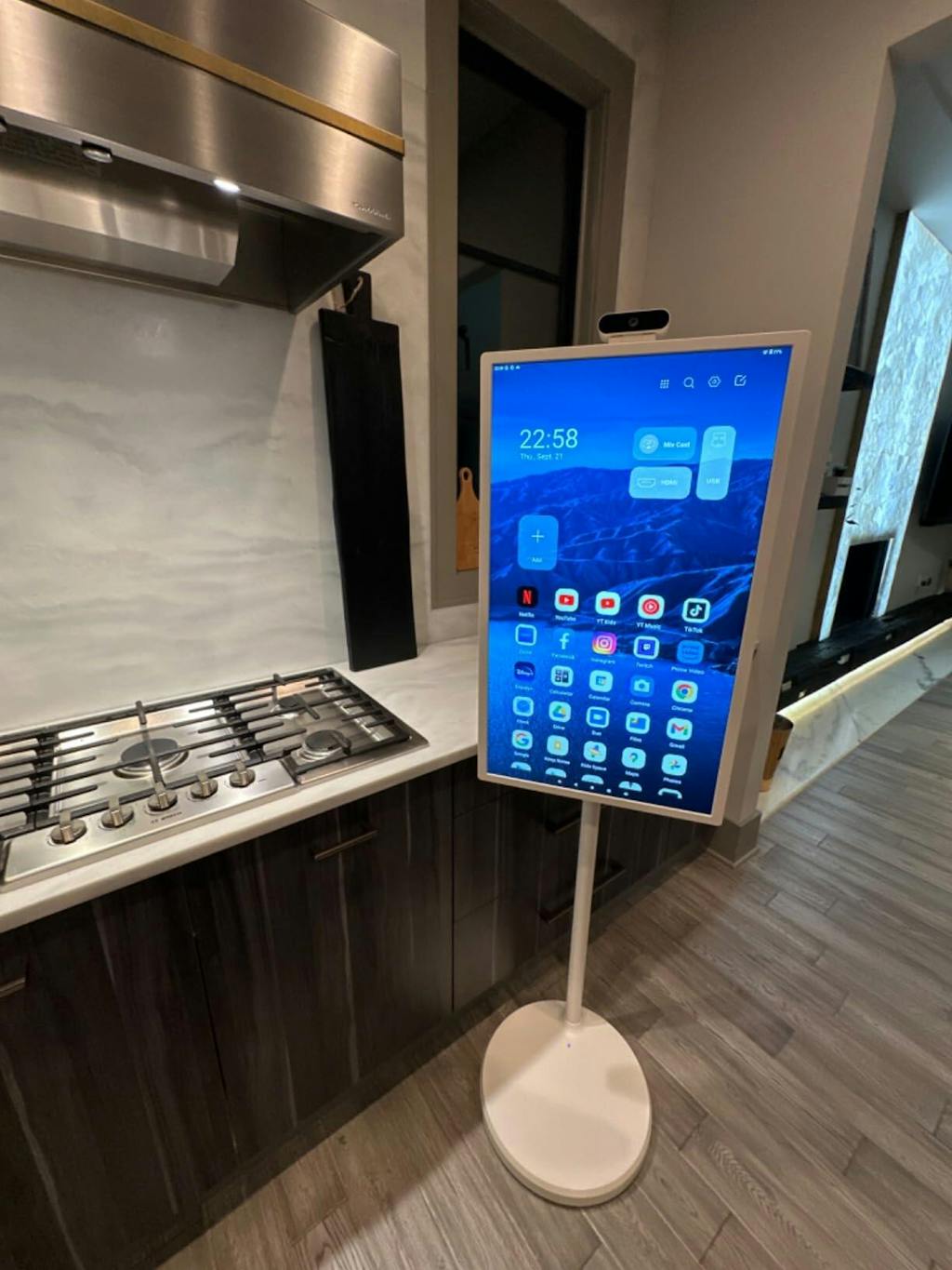 Cozyla Tablet TV | Smart Board Touchscreen Portable TV - Cozyla