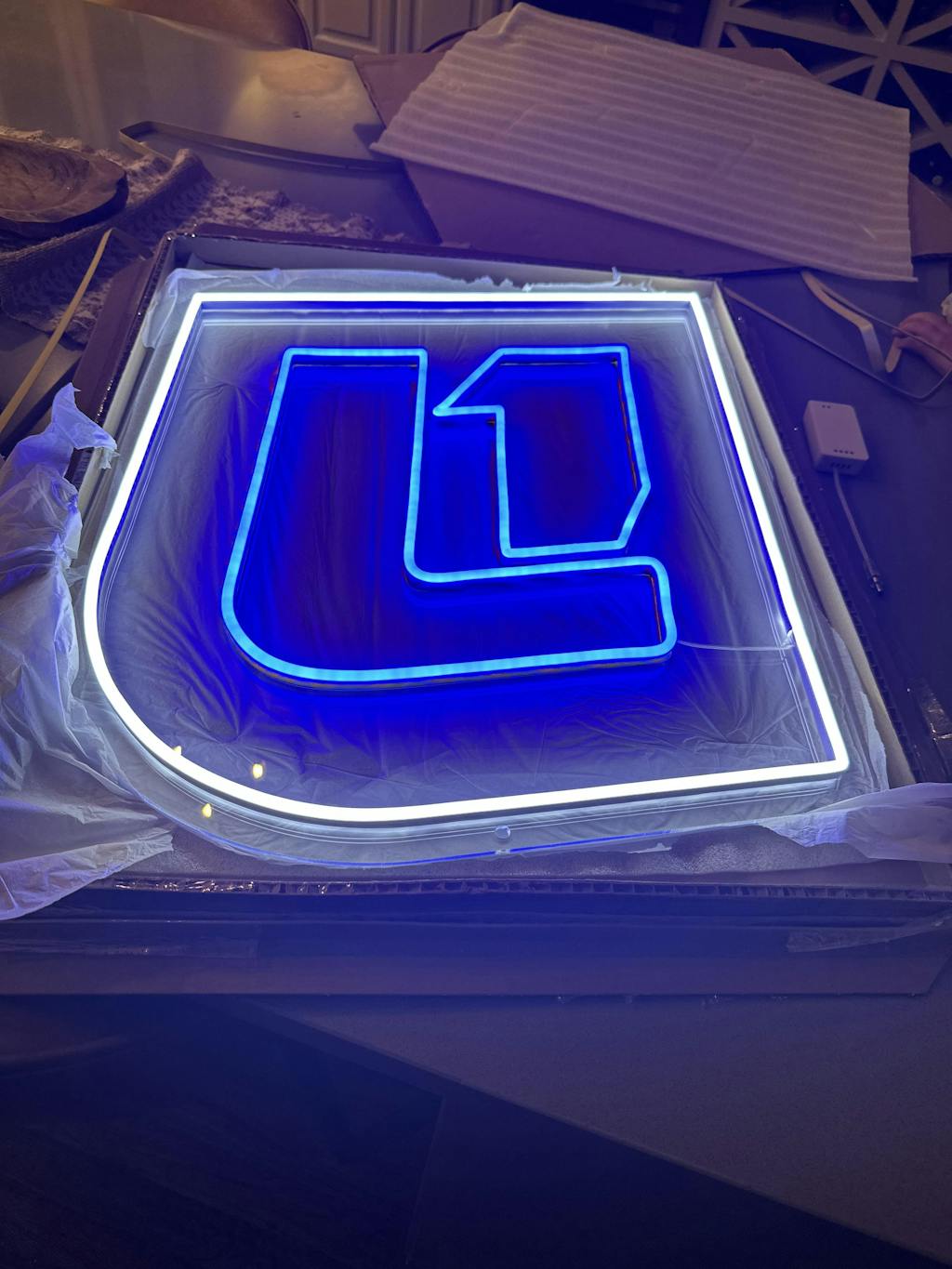 Now Open Arrow Neon Sign - CreateNeon.Com