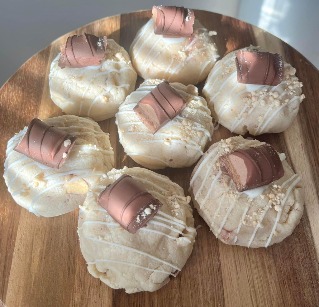 Raspberry Toasted Almond Kinder Bueno – Crispi Cookies Inc