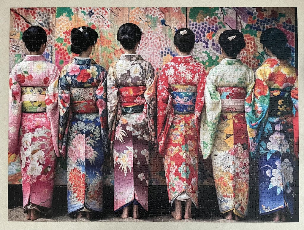 Elegant Kimono Beauties - 1000 Piece Jigsaw Puzzle