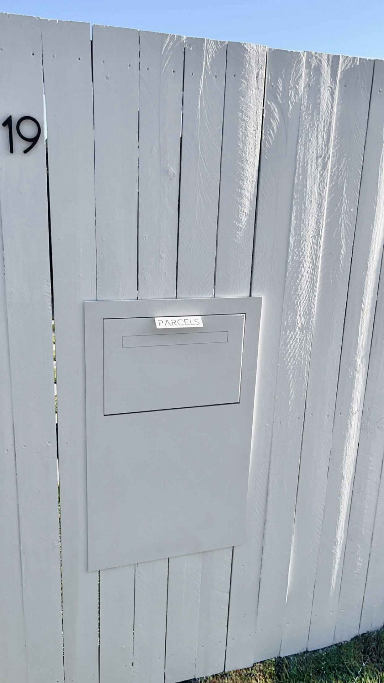 Apex Fence/Brick Parcel Letterbox – Dagood Letterboxes