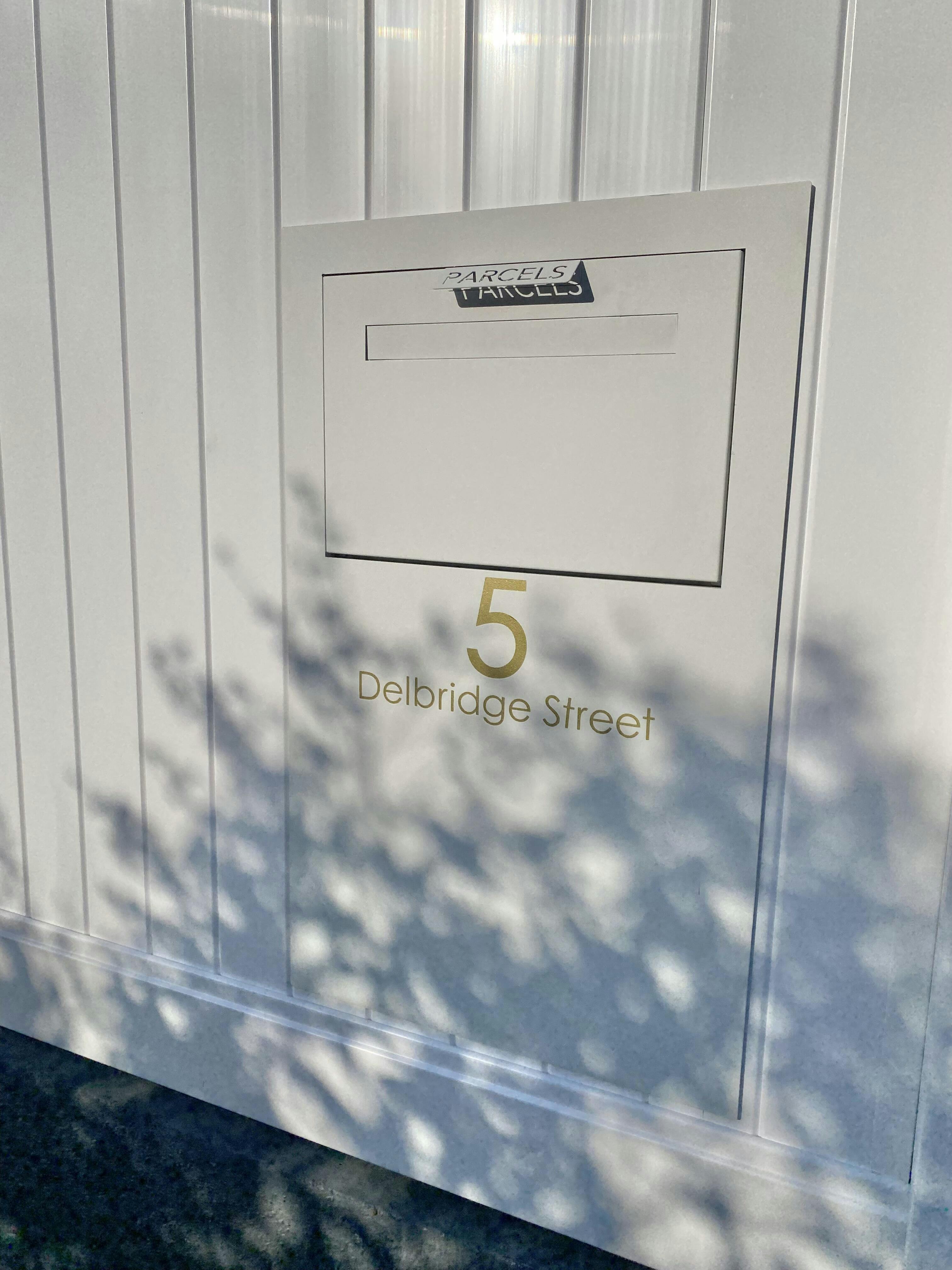 Apex Fence/Brick Parcel Letterbox – Dagood Letterboxes