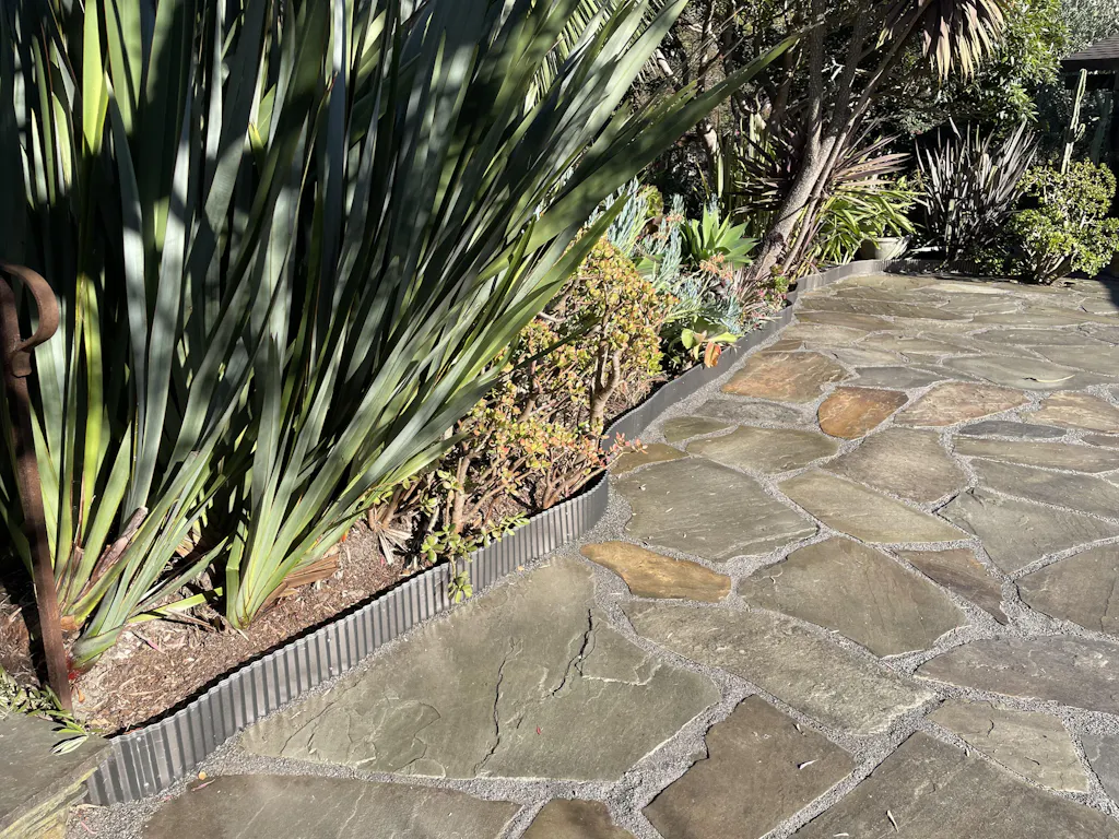 Corrugated Metal Landscape Edging – Dakota Tin