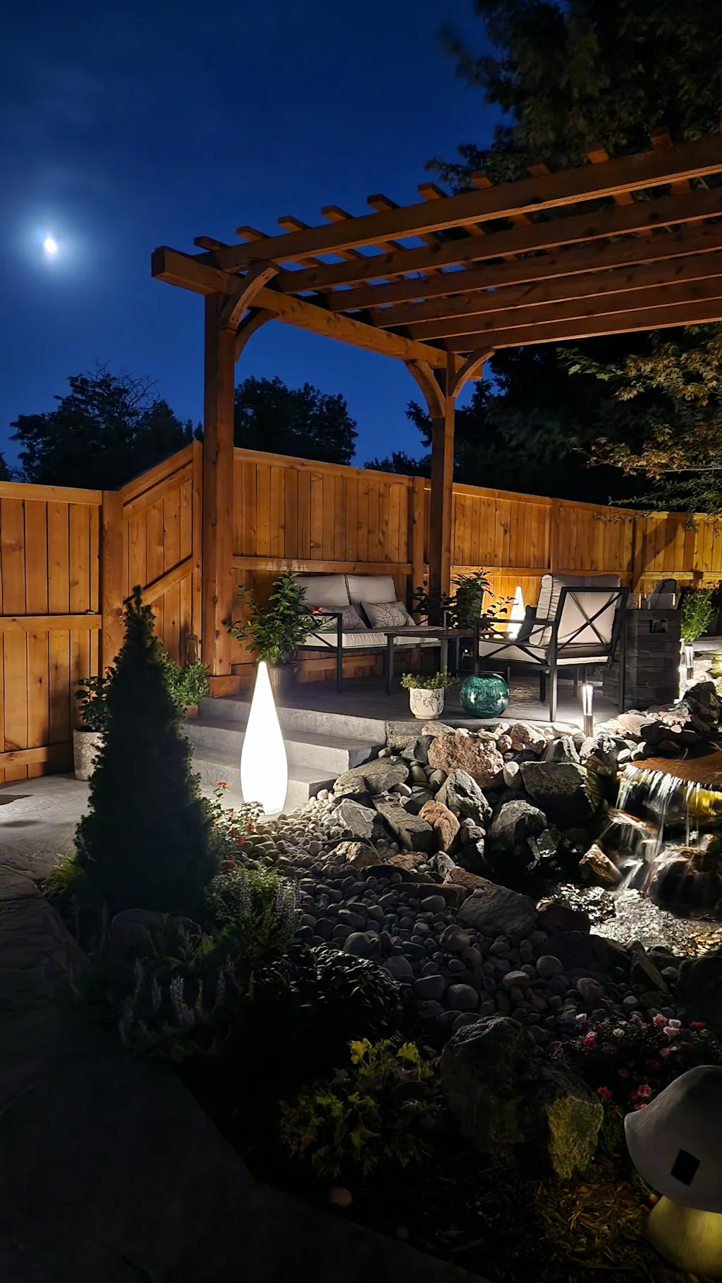Modern Teardrop Outdoor Light White Ambient LED Floor Lamp – Dazuma