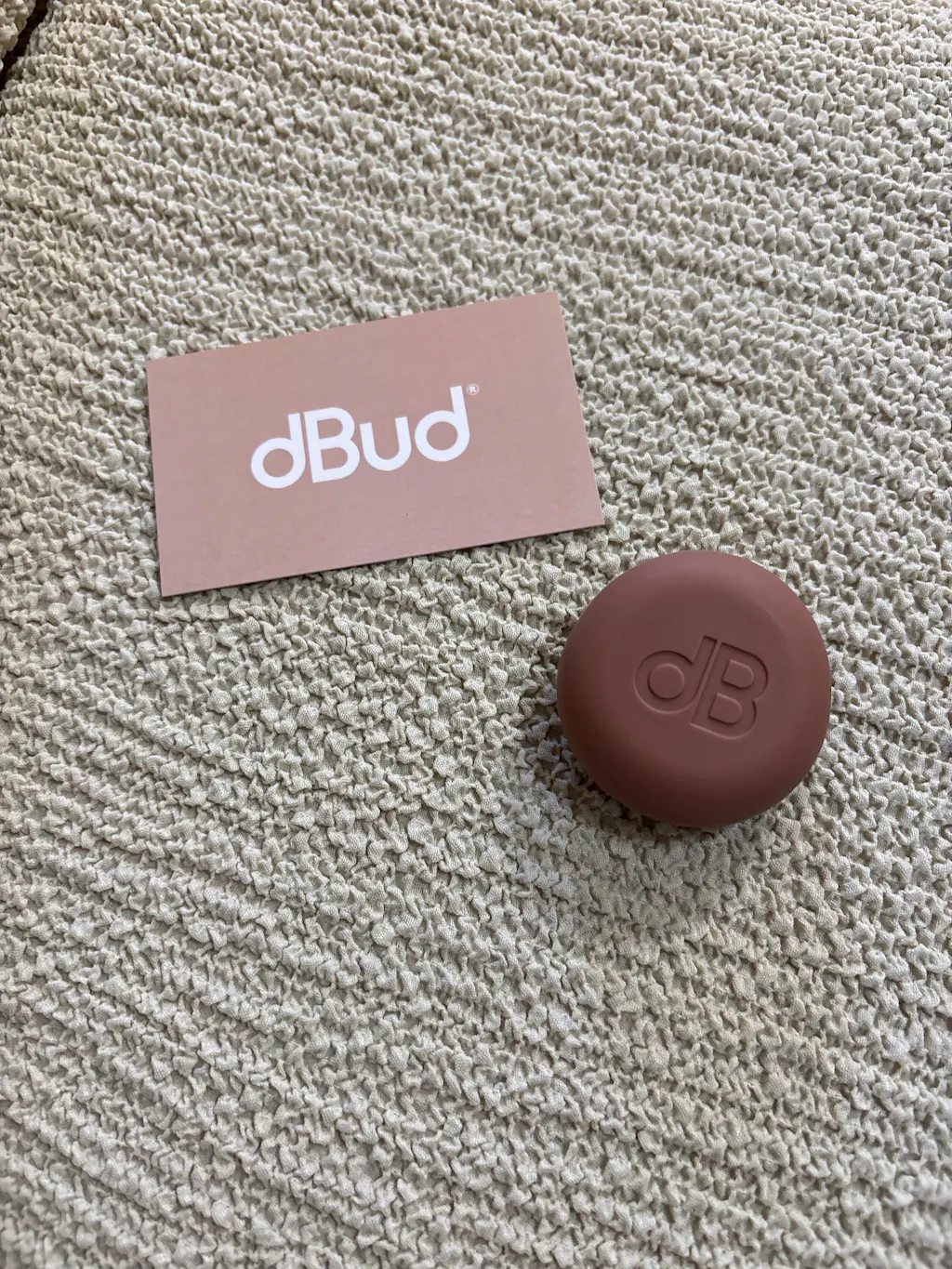 dBud 音量調整可能なイヤープラグ (耳栓) | dBud日本公式サイト｜ディーバッド ジャパン