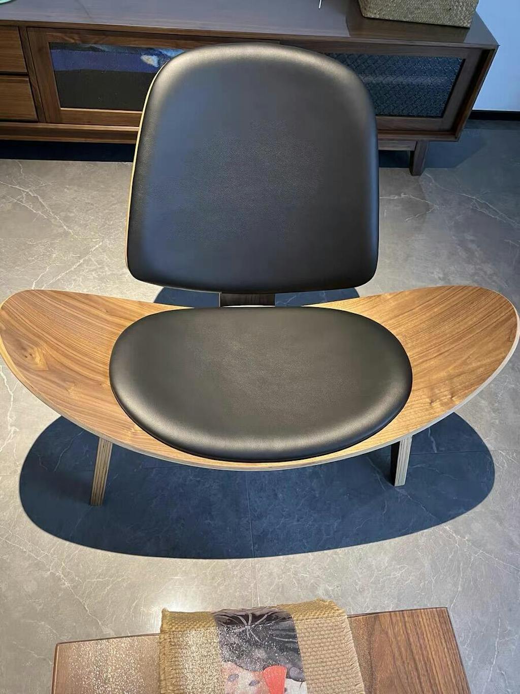 Hans Wegner CH07 Shell Chair, Black & Walnut – DC Concept