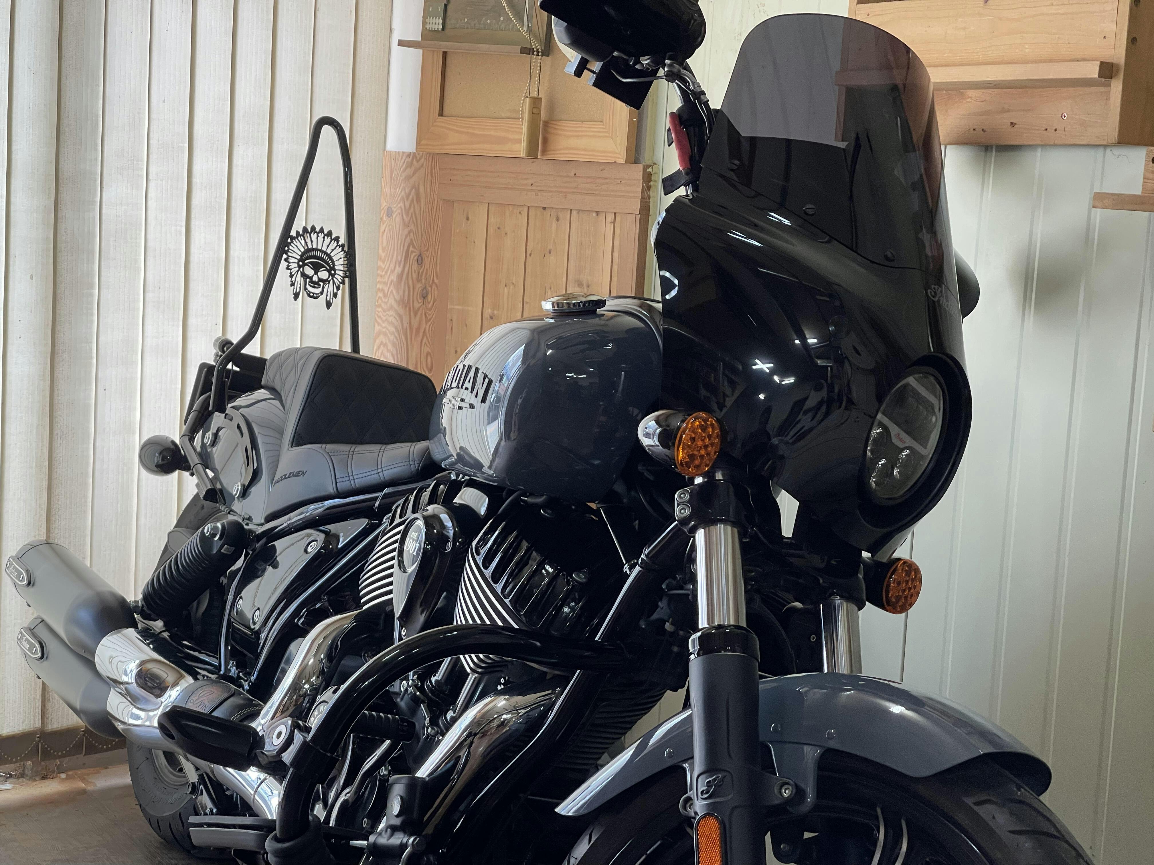 '22+ Indian Chief Slim Side Classic Sissy Bar – DeanSpeed