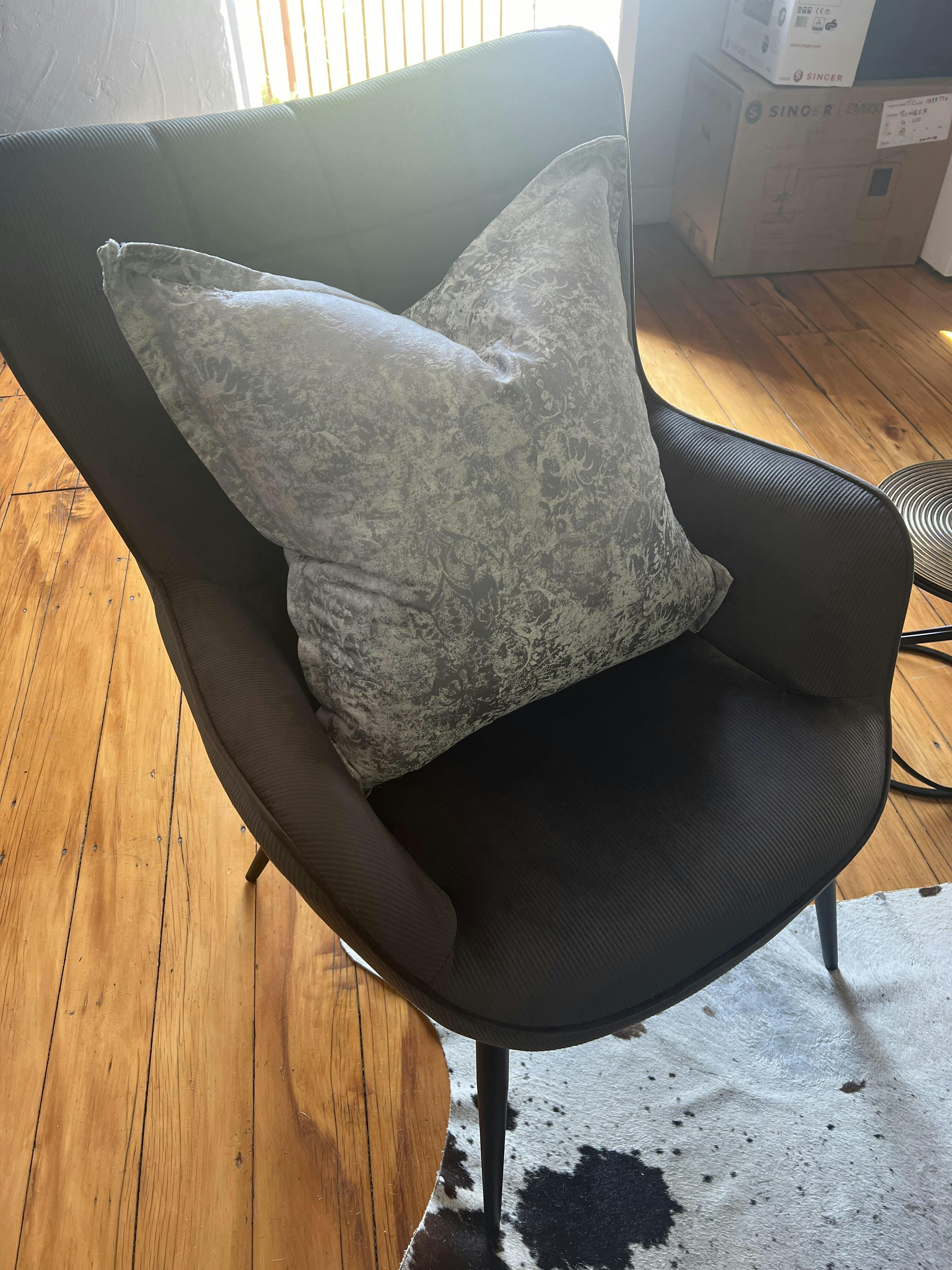 Decofurn | Bjorn Velvet Chair | R2399 Save 20% – Decofurn Furniture