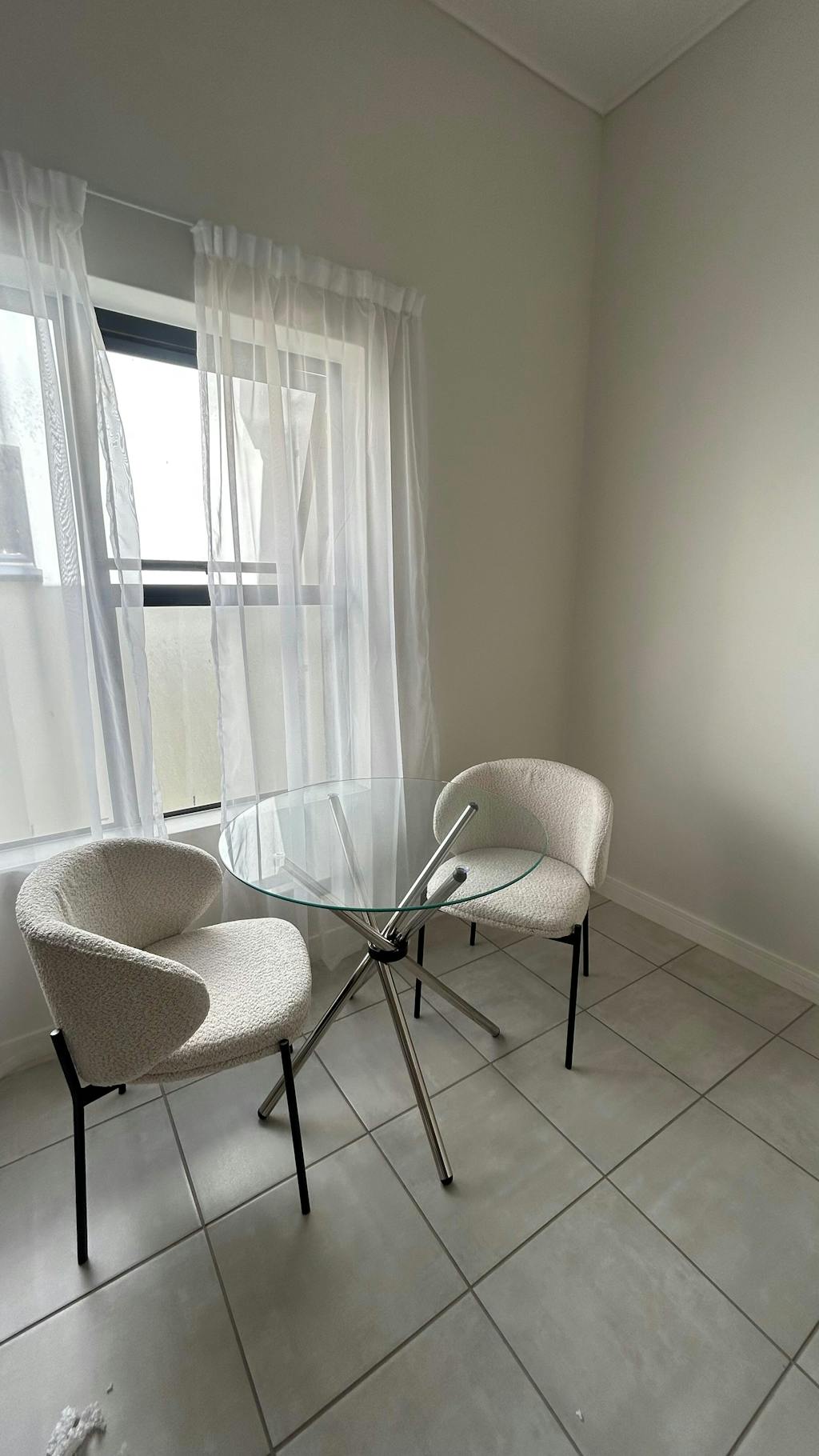 Decofurn | Coty 80cm Round Glass Top Dining Table – Decofurn Furniture