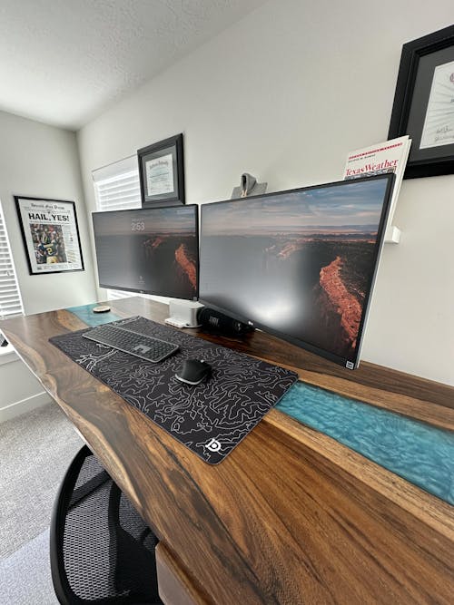 Premium Deskpads & Mousepads Desk Accessories Company | Deskr™