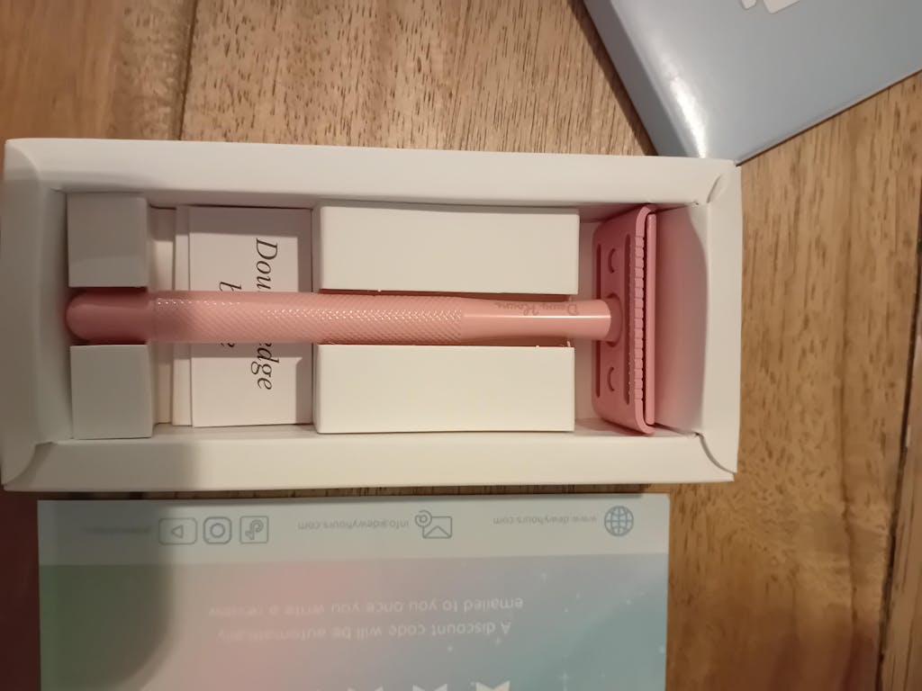 The Close Shave Razor – Dewy Hours