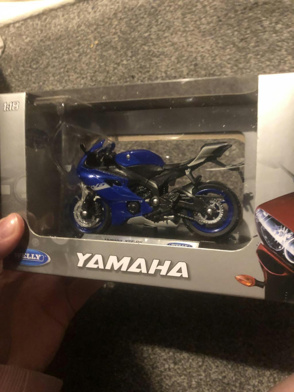 Yamaha YZF-R6 blue - 1:18 Scale