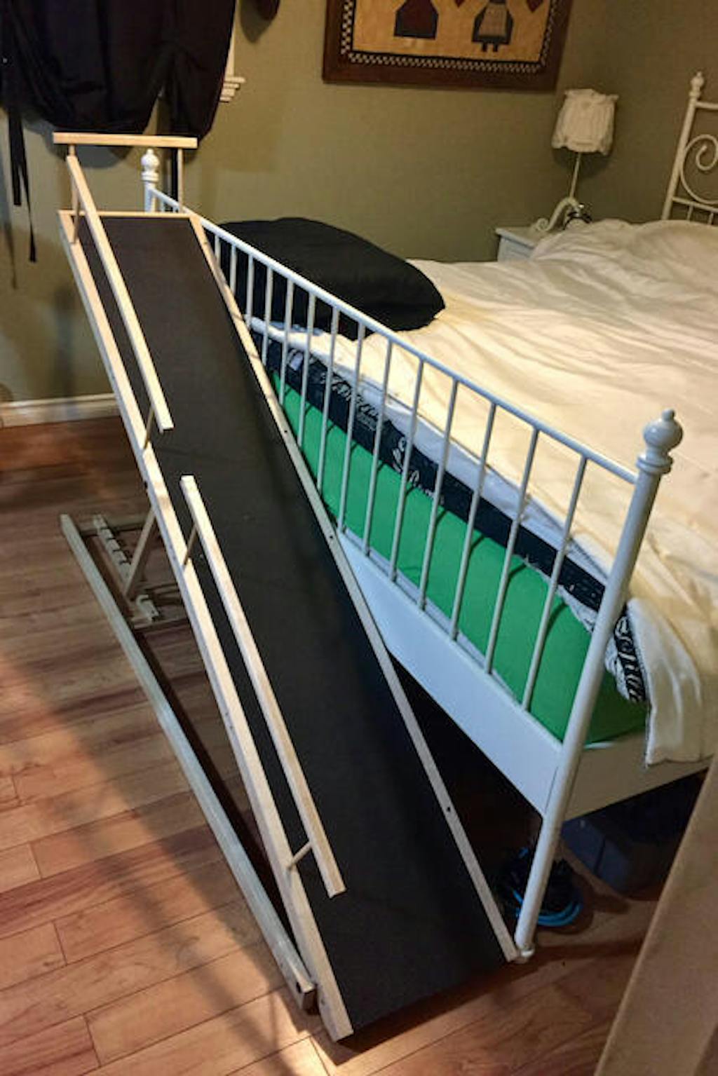 The Small Dog Ramp for Beds, by DoggoRamps™