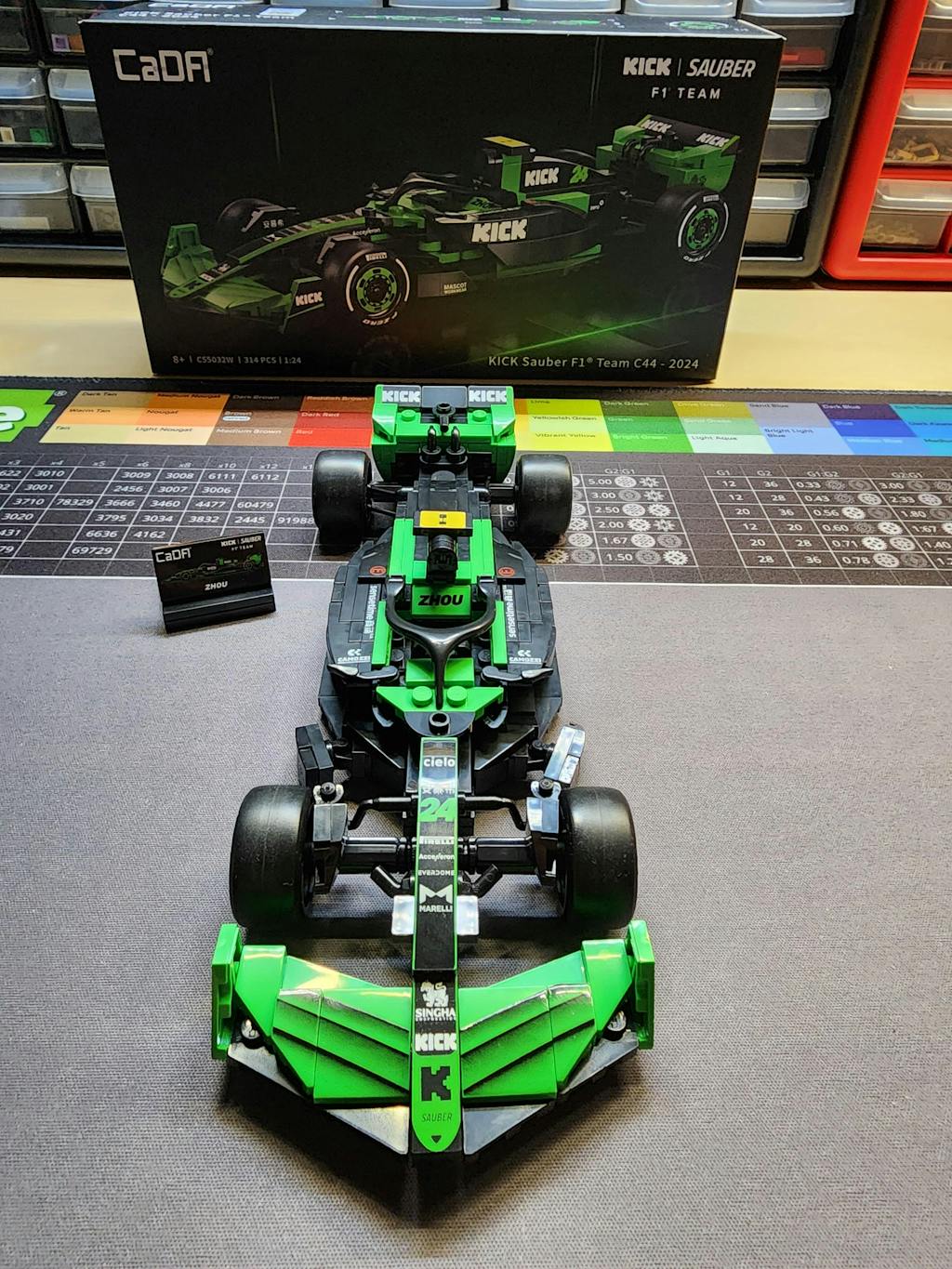 CaDA 1:24 KICK Sauber F1 Team C44 C55032W – Doublee_CaDA