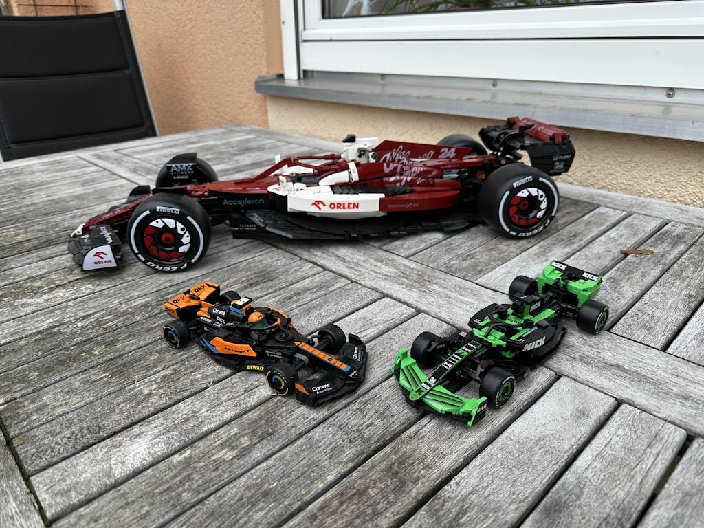 CaDA KICK Sauber F1 Team C44 C55032W – Doublee_CaDA