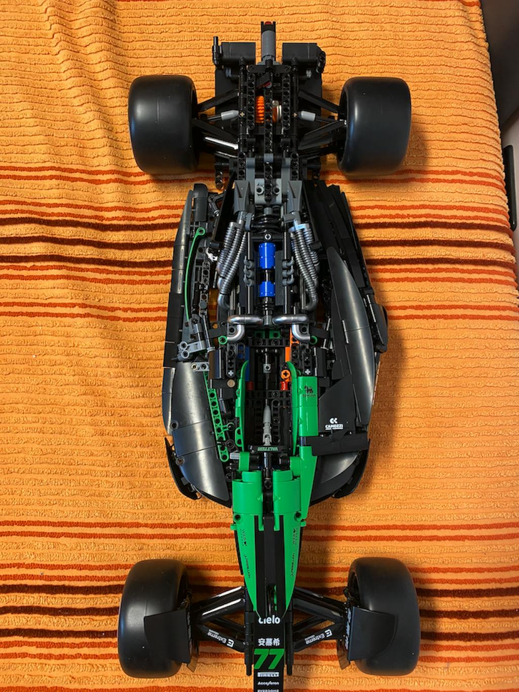 Cada 1:8 KlCK Sauber F1 Team C44 2553PCS C64010W – Doublee_CaDA