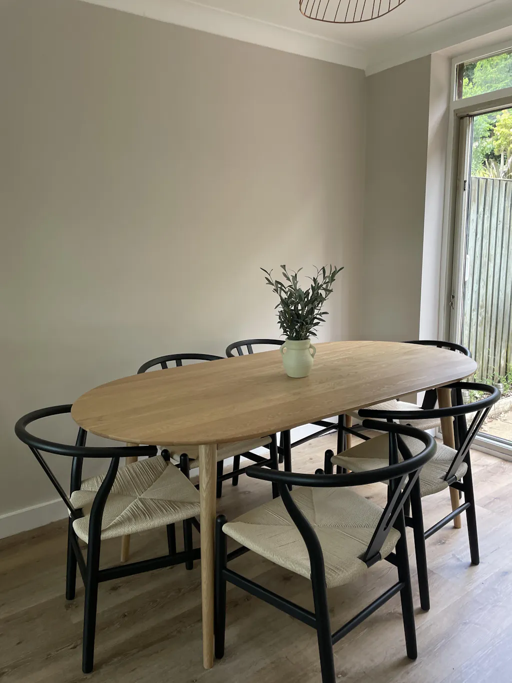 Heidi Solid Oak 4-6 Seater Round Dining Table - Natural – DUSK