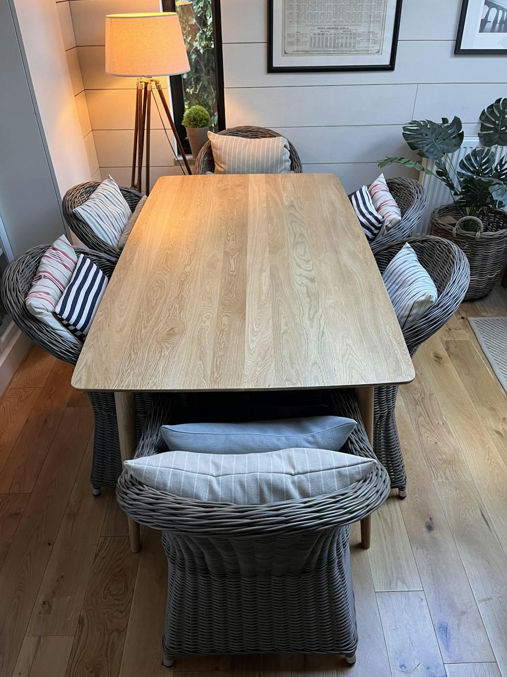 Heidi Solid Oak 4-6 Seater Round Dining Table - Natural – DUSK