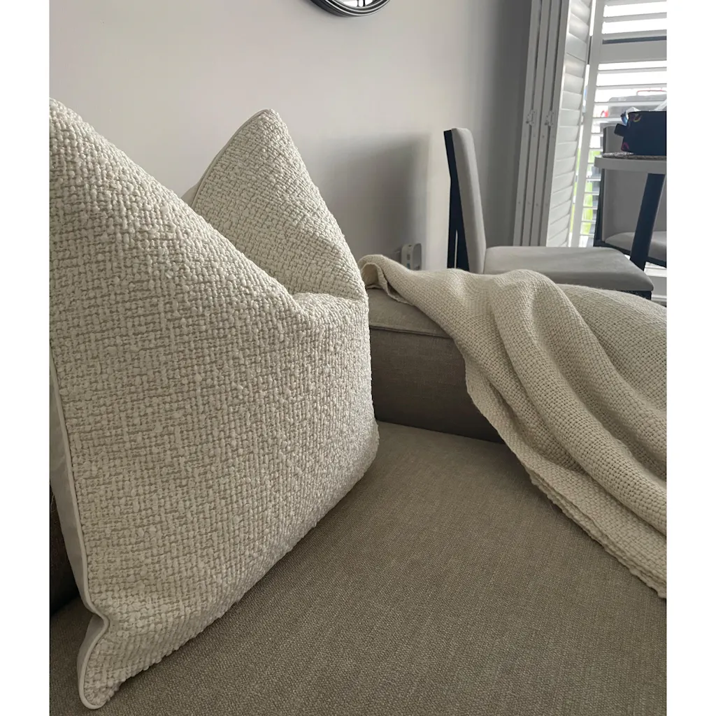Boucle Throw 1.5 x 2m - Off White – DUSK
