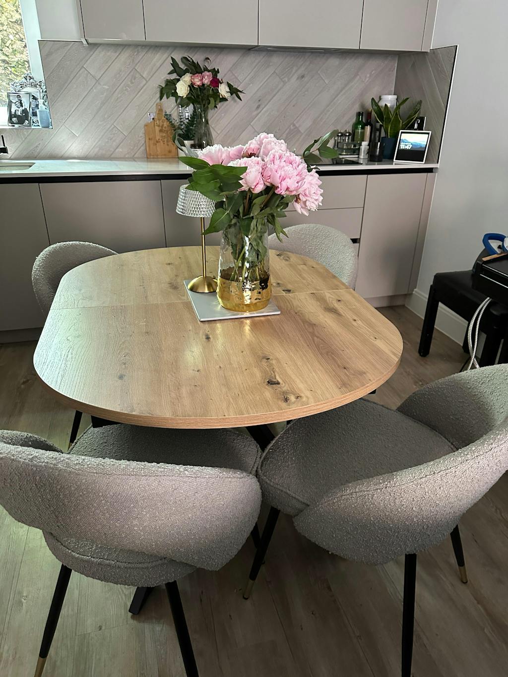 Brooke Oval Extendable 4-8 Seater Dining Table - Black/Wood – DUSK