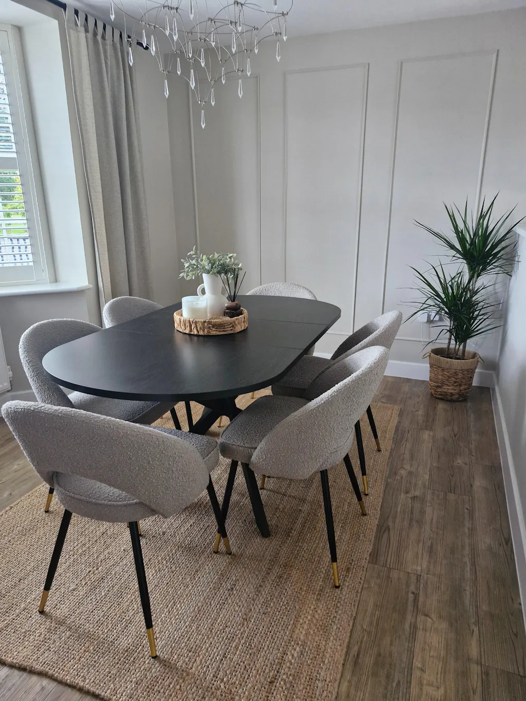 Brooke Square Extendable 4-8 Seater Dining Table - Black – DUSK