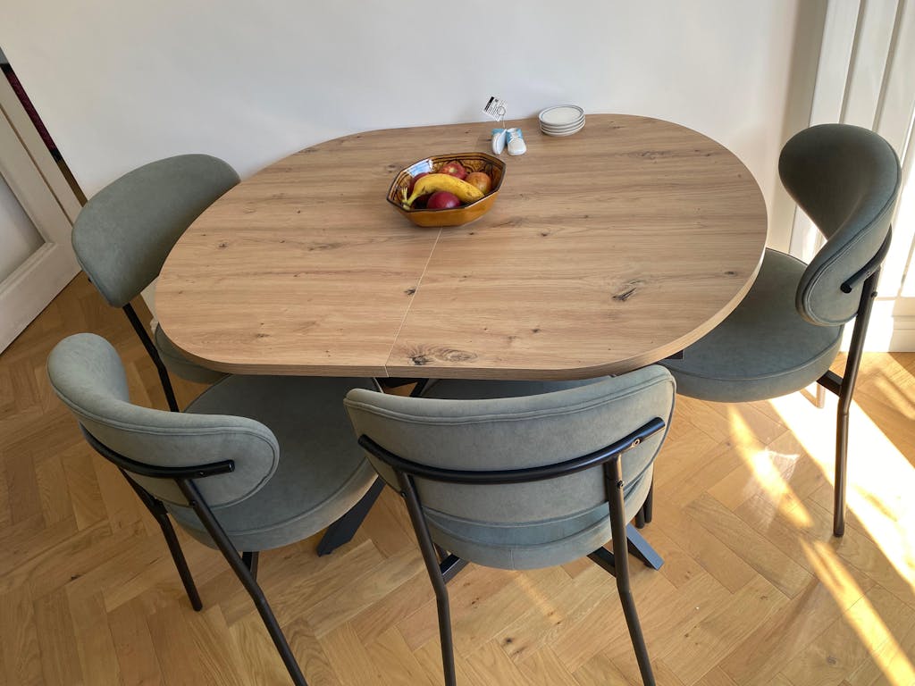 Brooke Square Extendable 4-8 Seater Dining Table - Black – DUSK