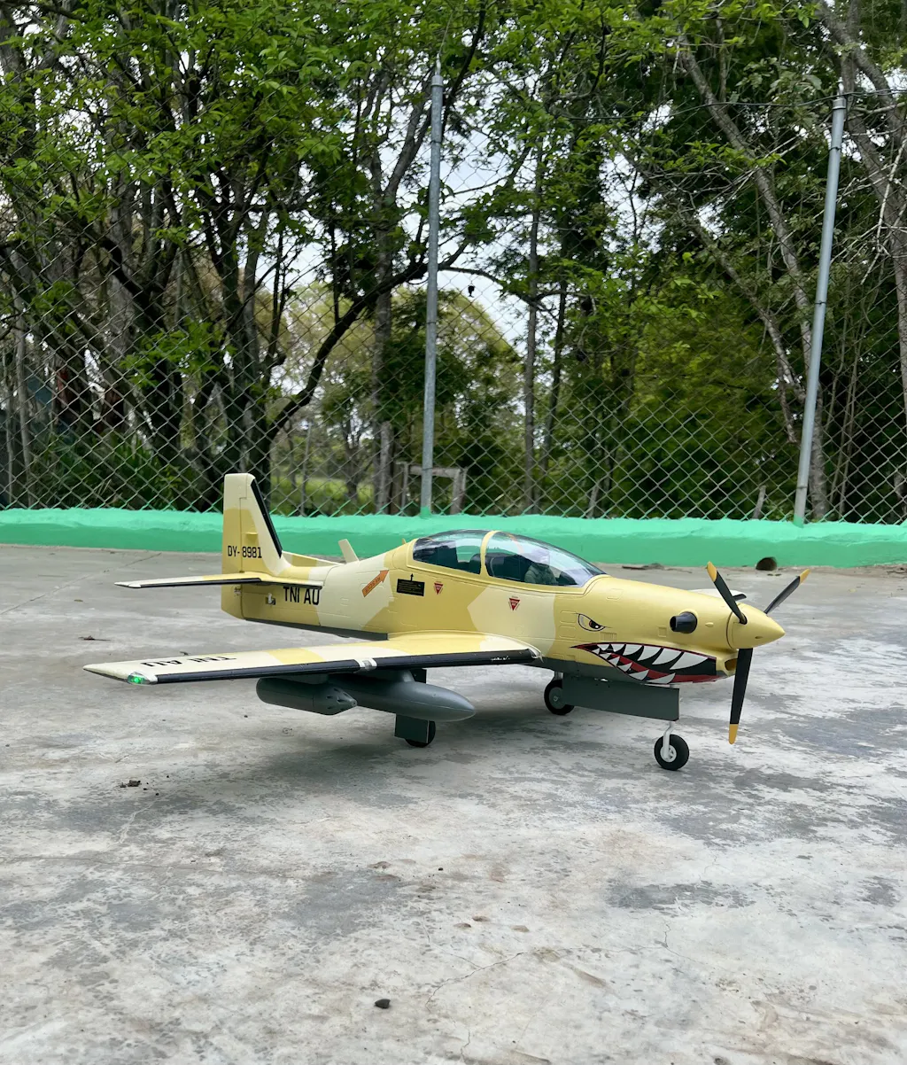 Dynam EMB-312 Tucano 4S Scale Plane 1.3m w/ Flaps