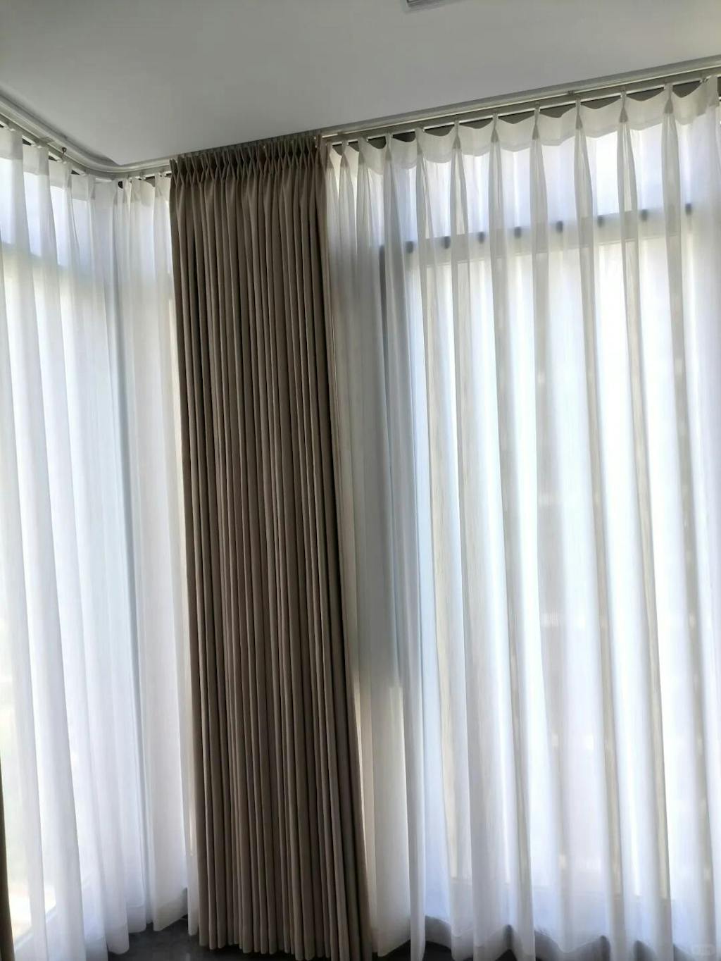 Curtain Rail for Bay Window - Ultra-Thin Curved Track | EaseEase