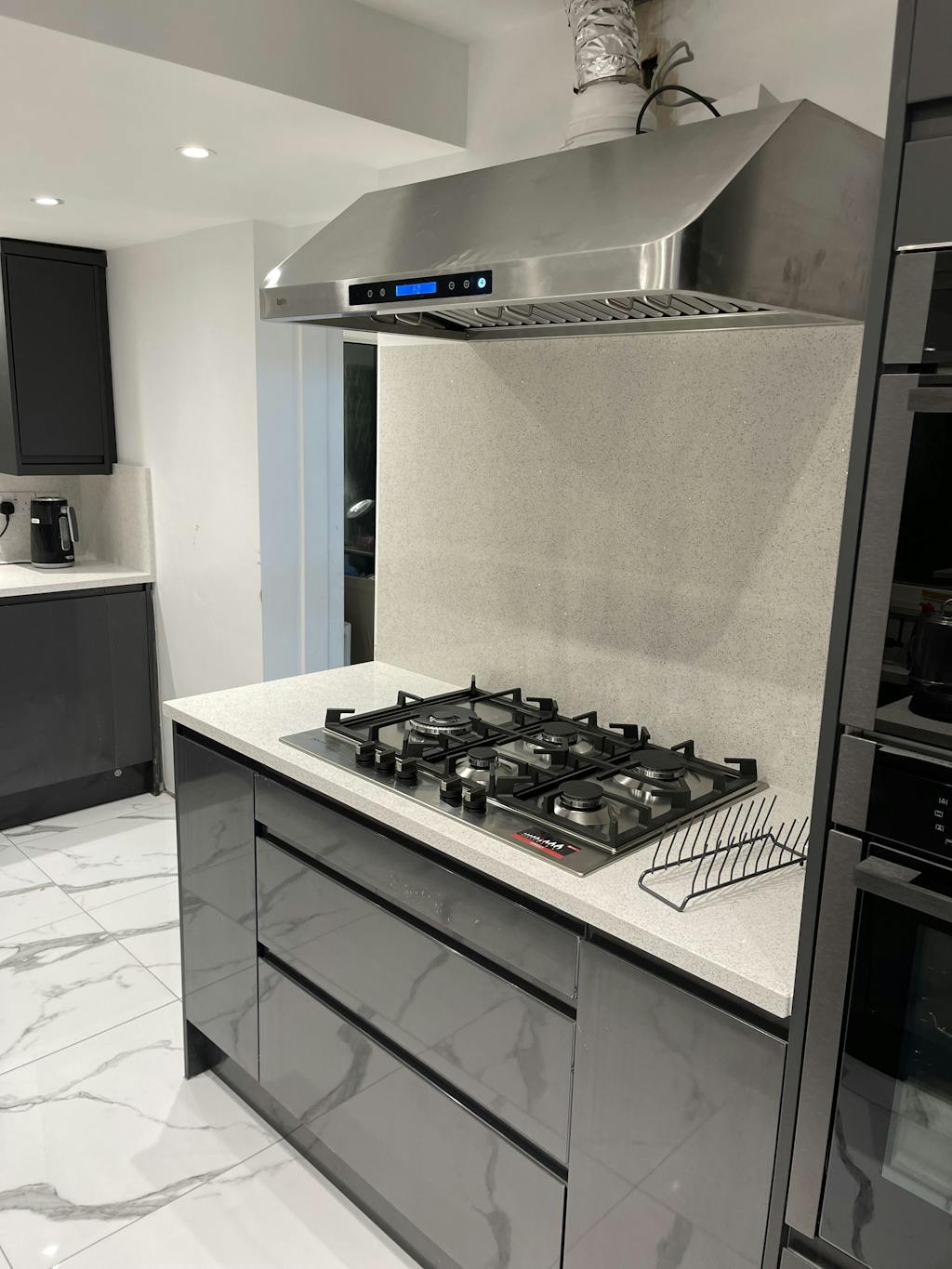 Quattro 900mm Compact Commercial Extractor Hood with Motor, Filters, L ...