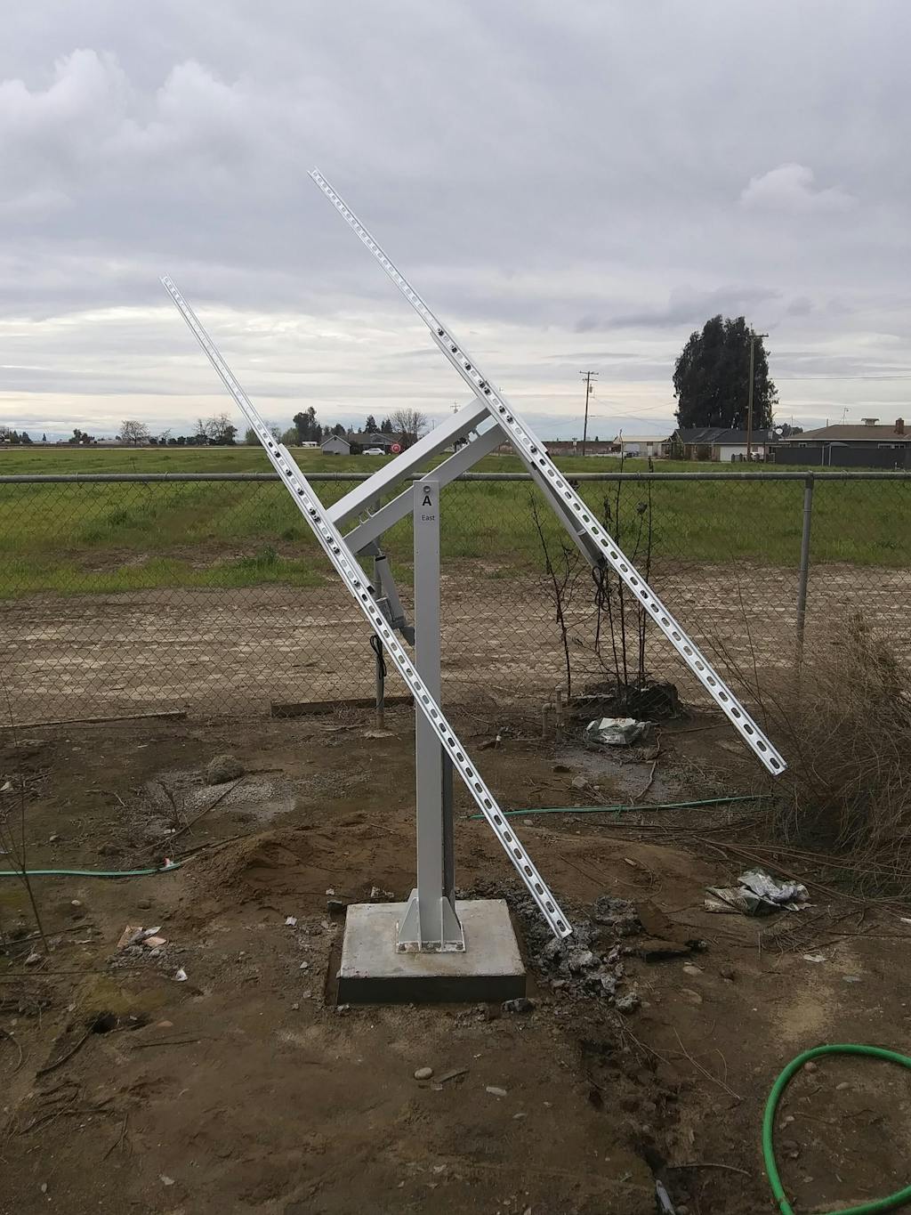 Dual Axis Solar Tracking System with Remote Controller | ECO-WORTHY