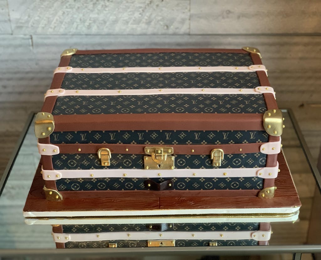 Gucci 2 Edible Cake Toppers – Ediblecaketopper