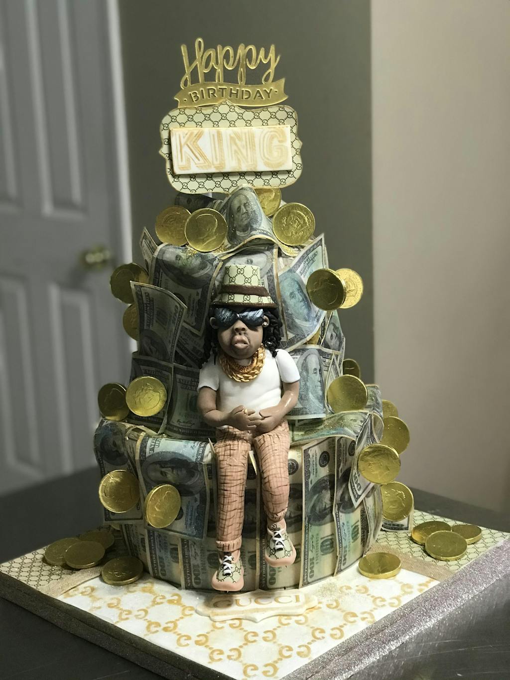 Gucci 2 Edible Cake Toppers – Ediblecaketopper