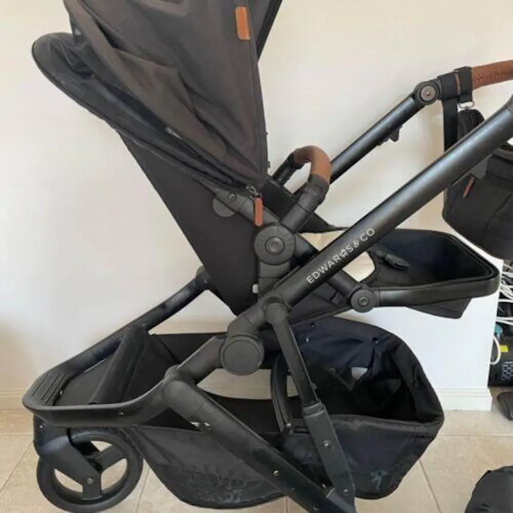 Oscar M2 Three Wheels Pram For Your Adventures | Edwards & Co New Zealand