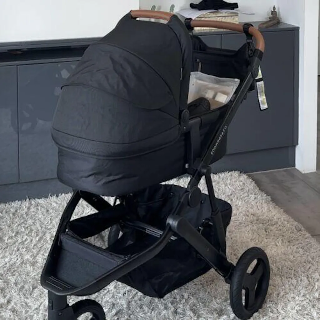 Oscar M2 Three Wheels Pram For Your Adventures | Edwards & Co New Zealand