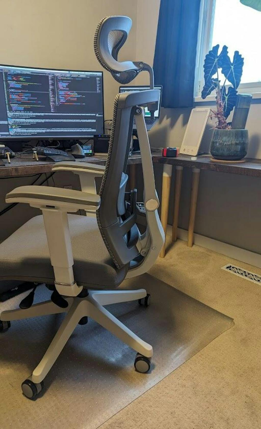AeryChair | Canada's Best Fully-Adjustable Ergonomic Chair – EFFYDESK